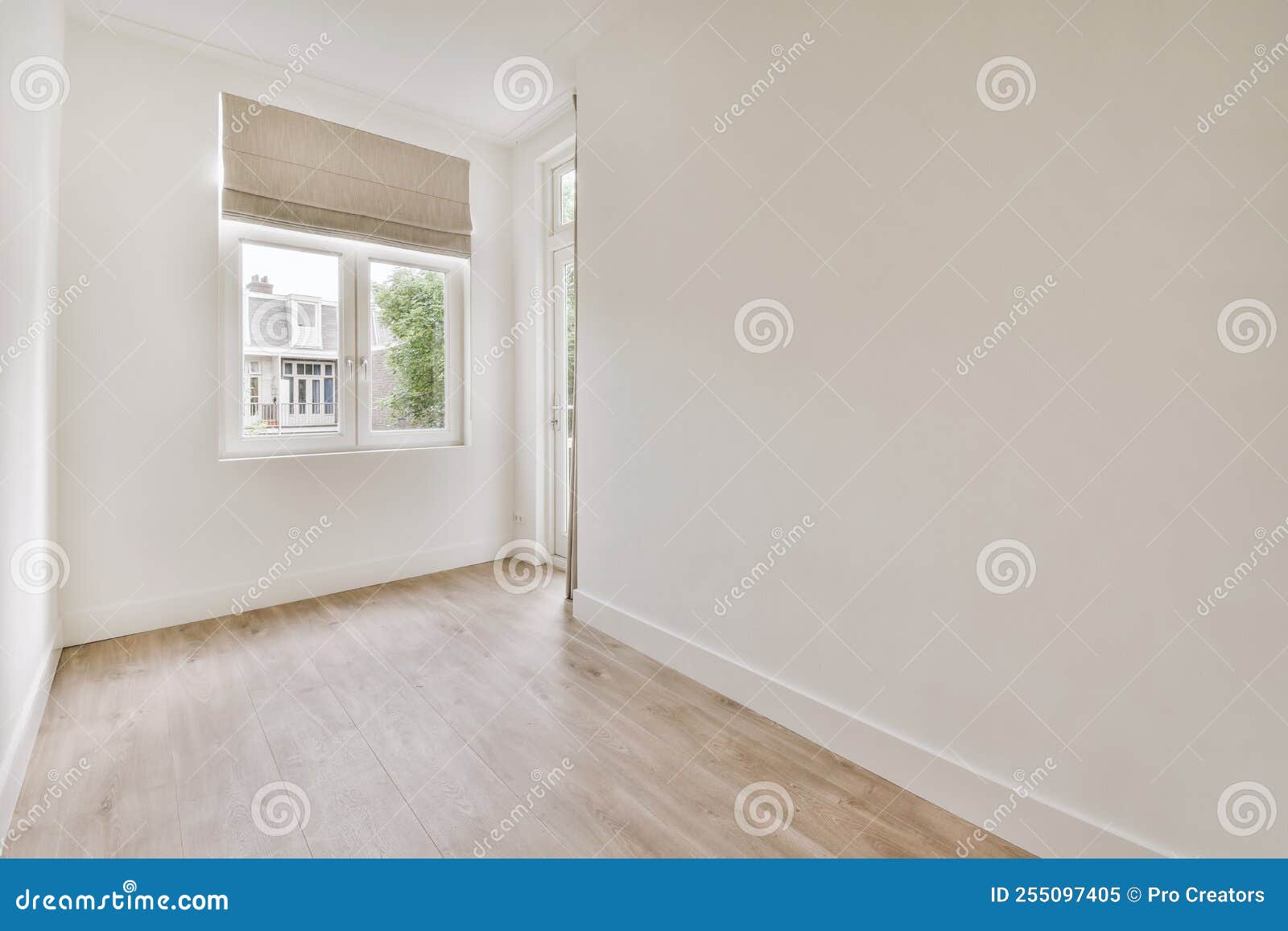 Spacious empty room stock image. Image of real, house - 255097405