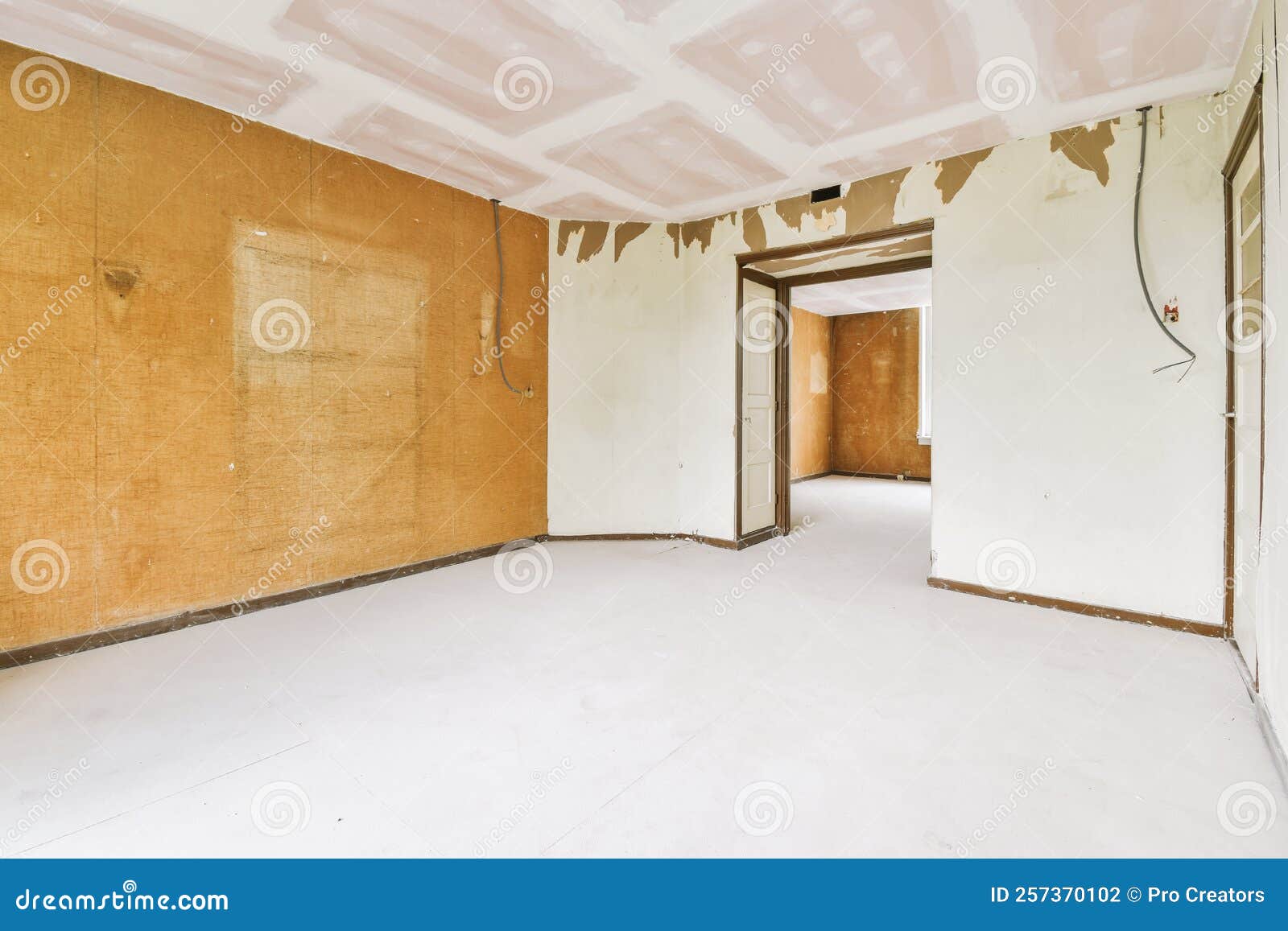 Spacious empty room stock photo. Image of estate, apartment - 257370102