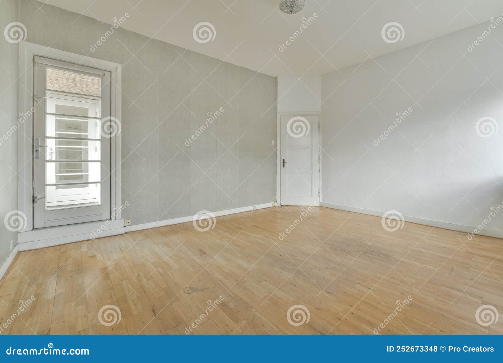 Spacious empty room stock photo. Image of fashionable - 252673348