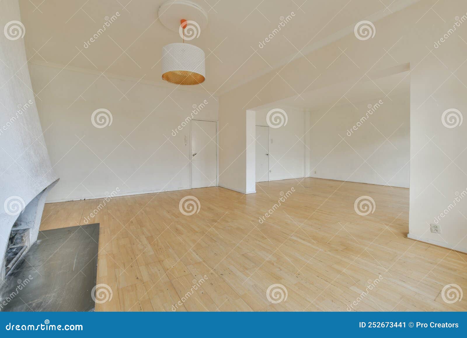Spacious empty room stock image. Image of luxury, elegance - 252673441