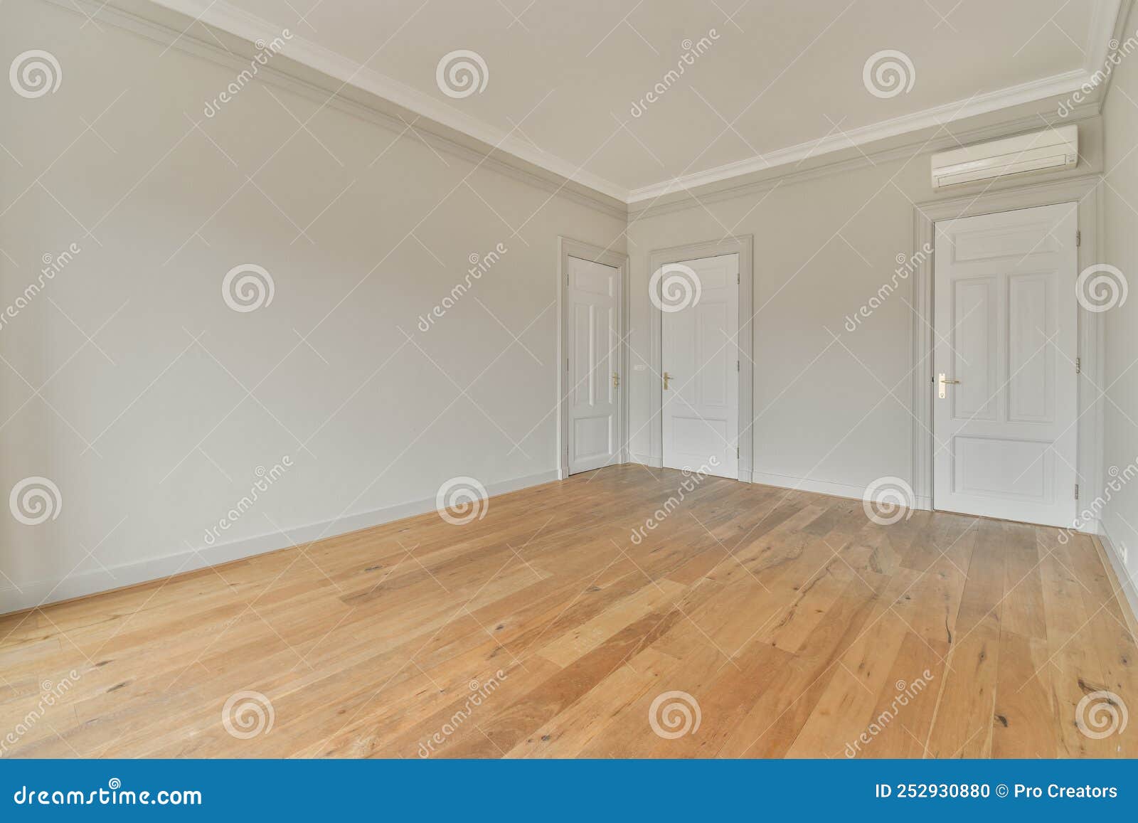Spacious empty room stock photo. Image of stylish, comfortable - 252930880