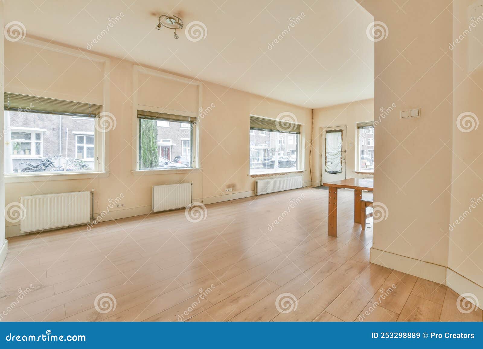 Spacious empty room stock image. Image of residential - 253298889