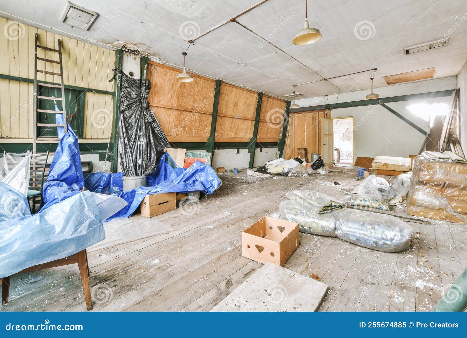 Spacious empty room stock image. Image of inside, elegant - 255674885