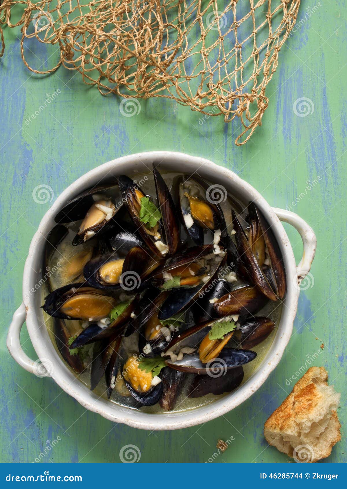 Cozza Nera Rustica in Salsa Di Vino Bianco Dell'aglio Fotografia Stock ...