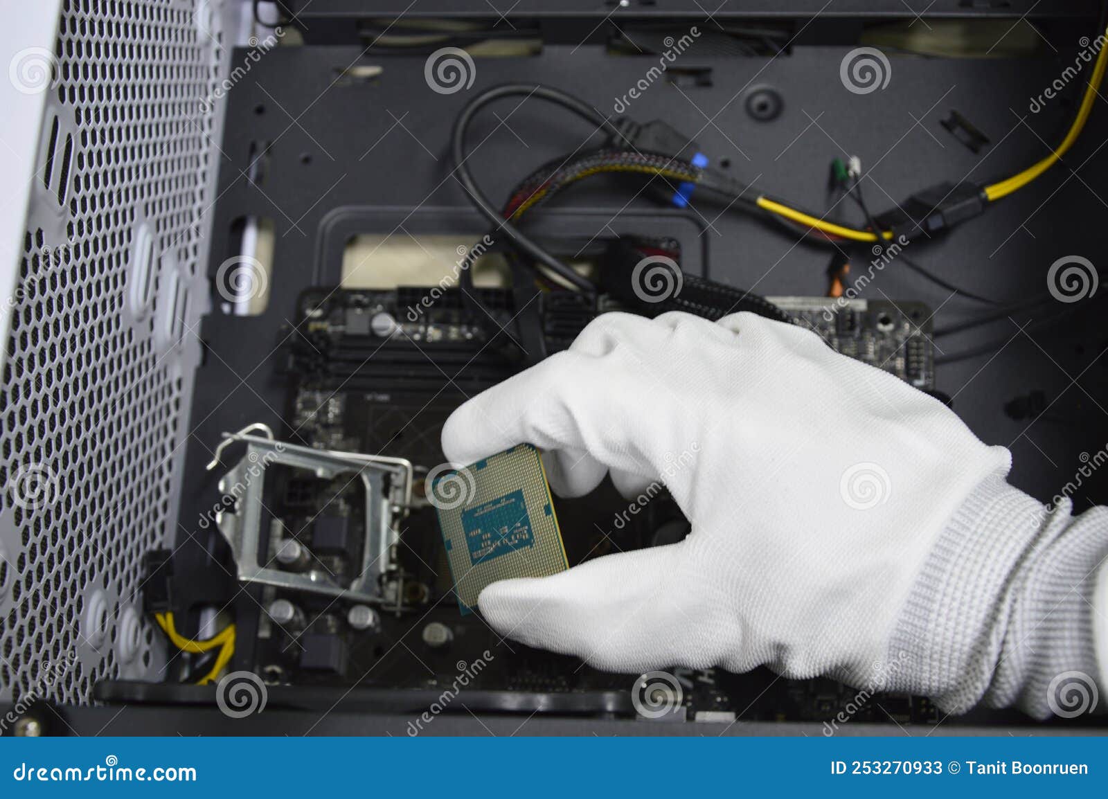 CPU-Chip Auf Einem PC-Mainboard Stockbild - Bild von überprüfen ...