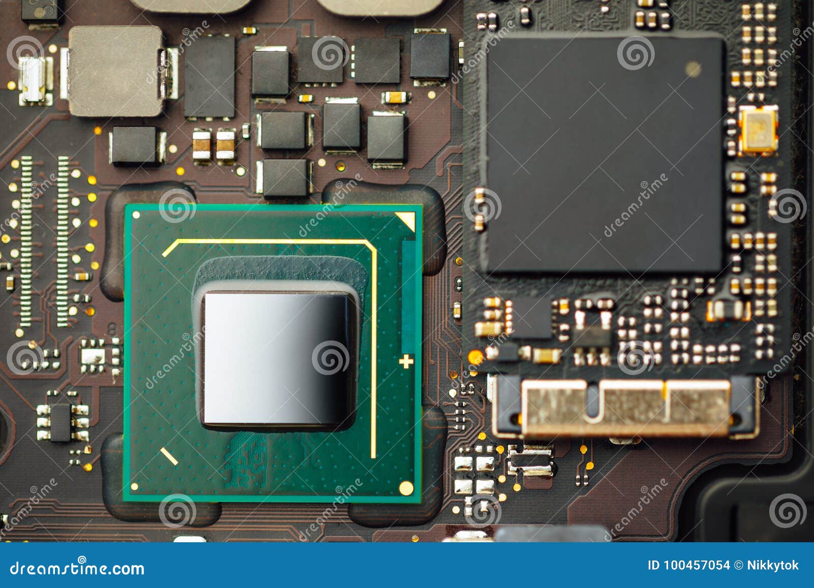 CPU-Prozessor Eines Laptops Stockfoto - Bild von makro, kern: 100457054