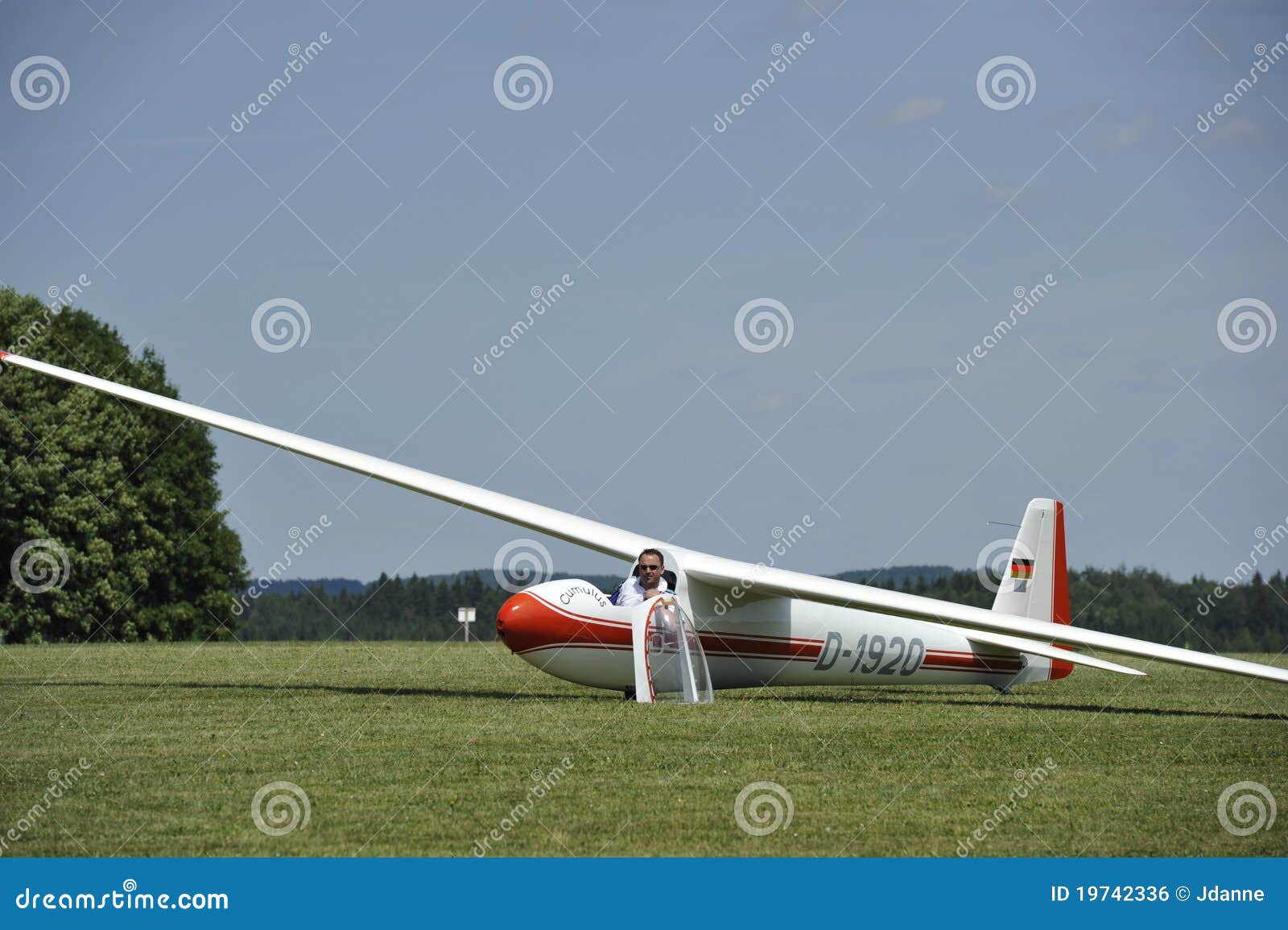 CR dell'aliante Ka6 fotografia editoriale. Immagine di rosso - 19742336