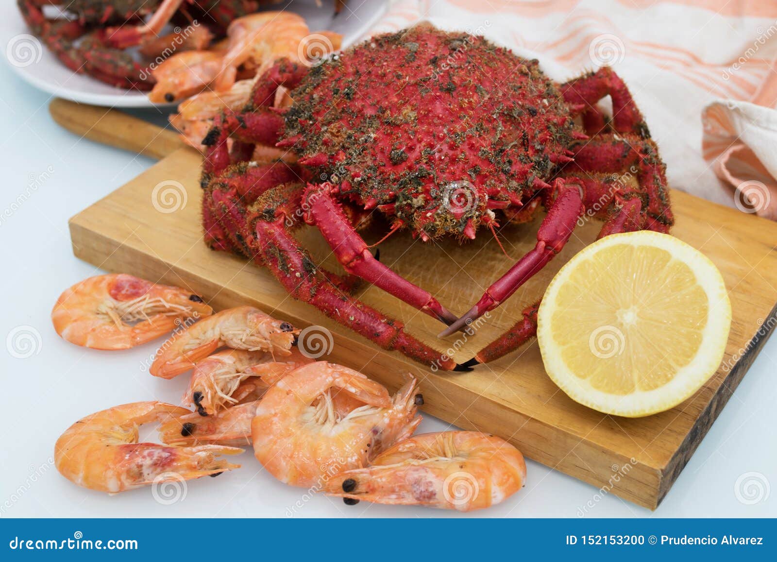 Crab prepared with lemon stock photo. Image of meal - 152153200