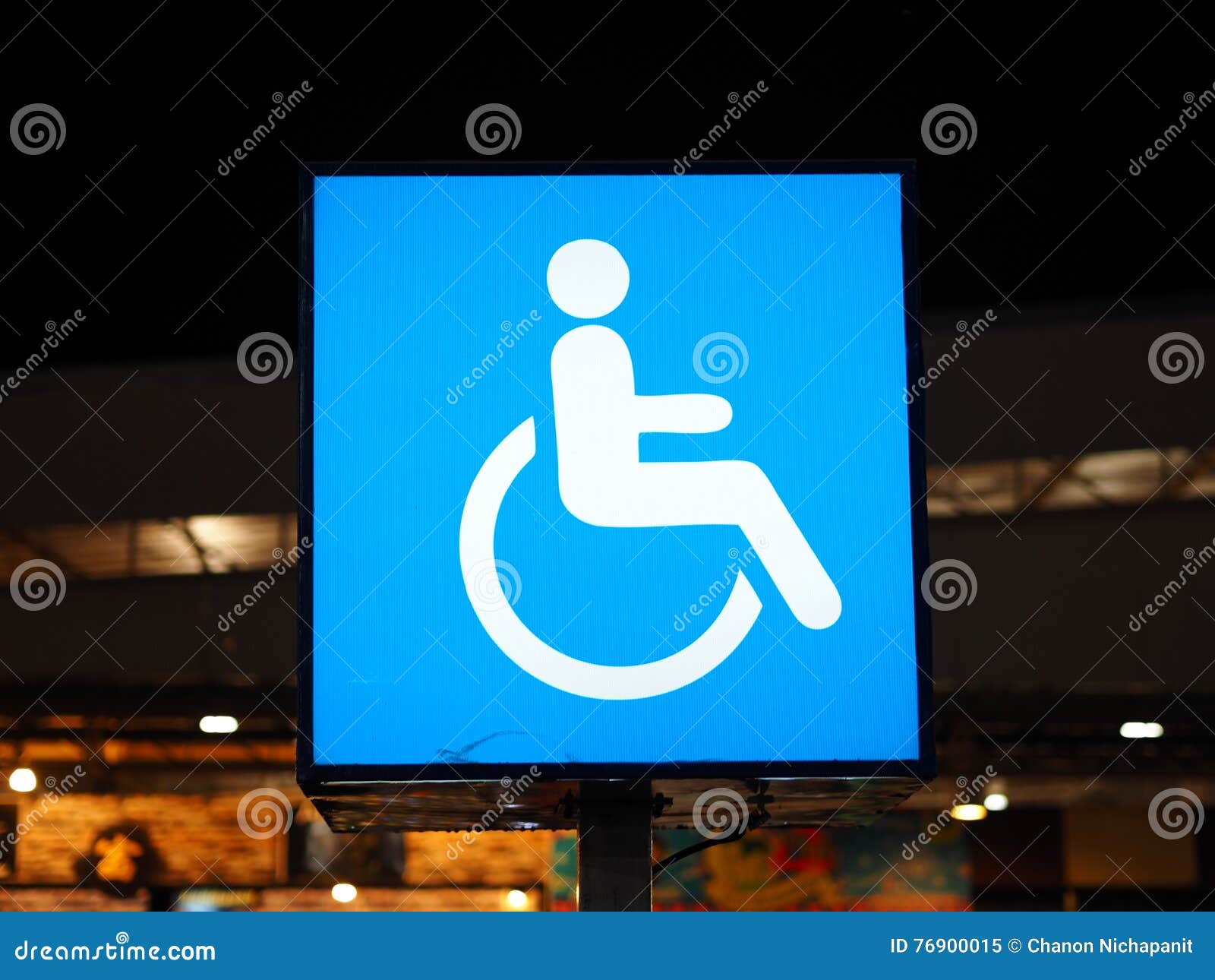 Crachá Deficiente No Sinal Claro Imagem de Stock - Imagem de ...