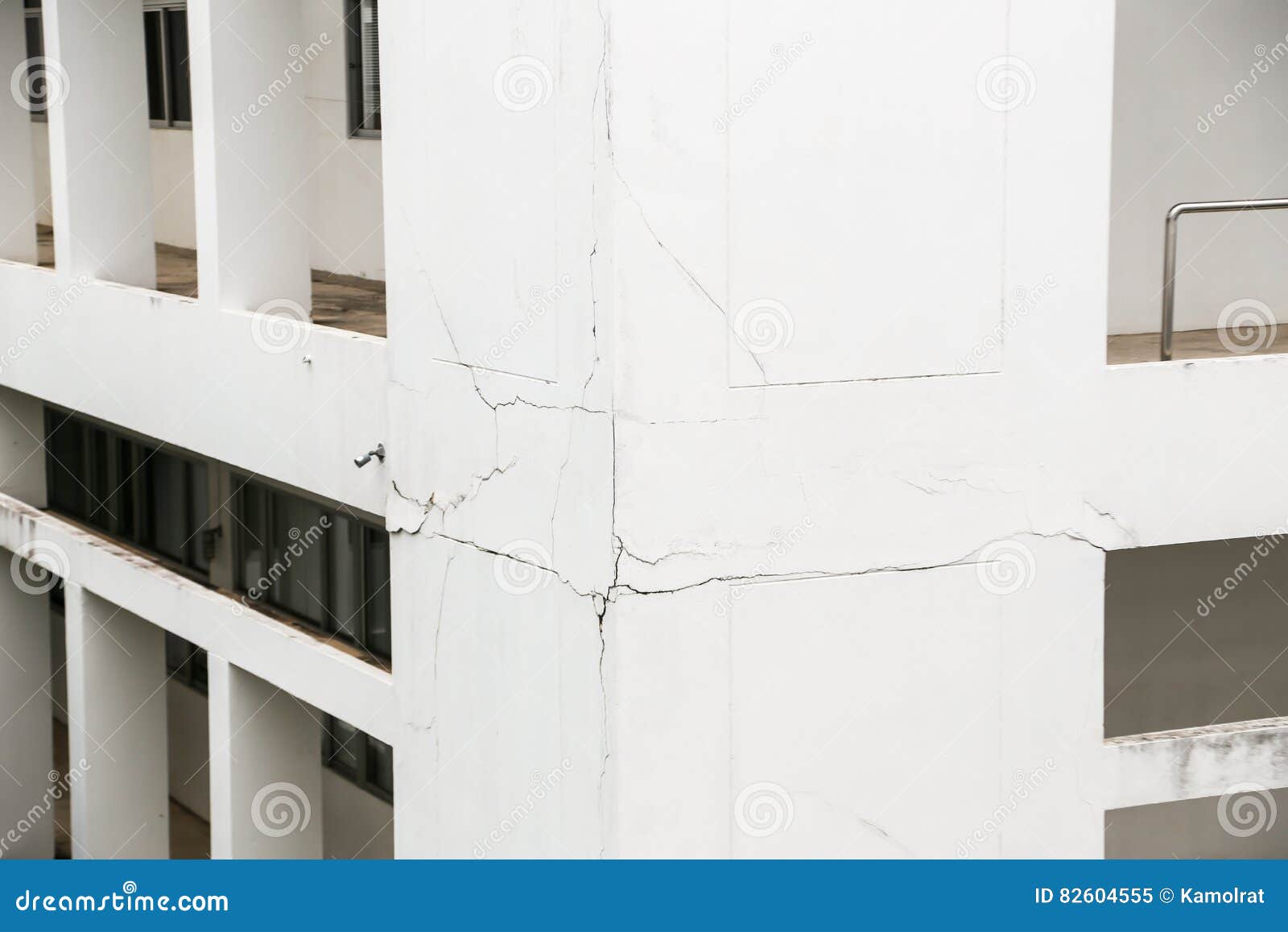 Crack Building Royalty-Free Stock Photography | CartoonDealer.com #82604555