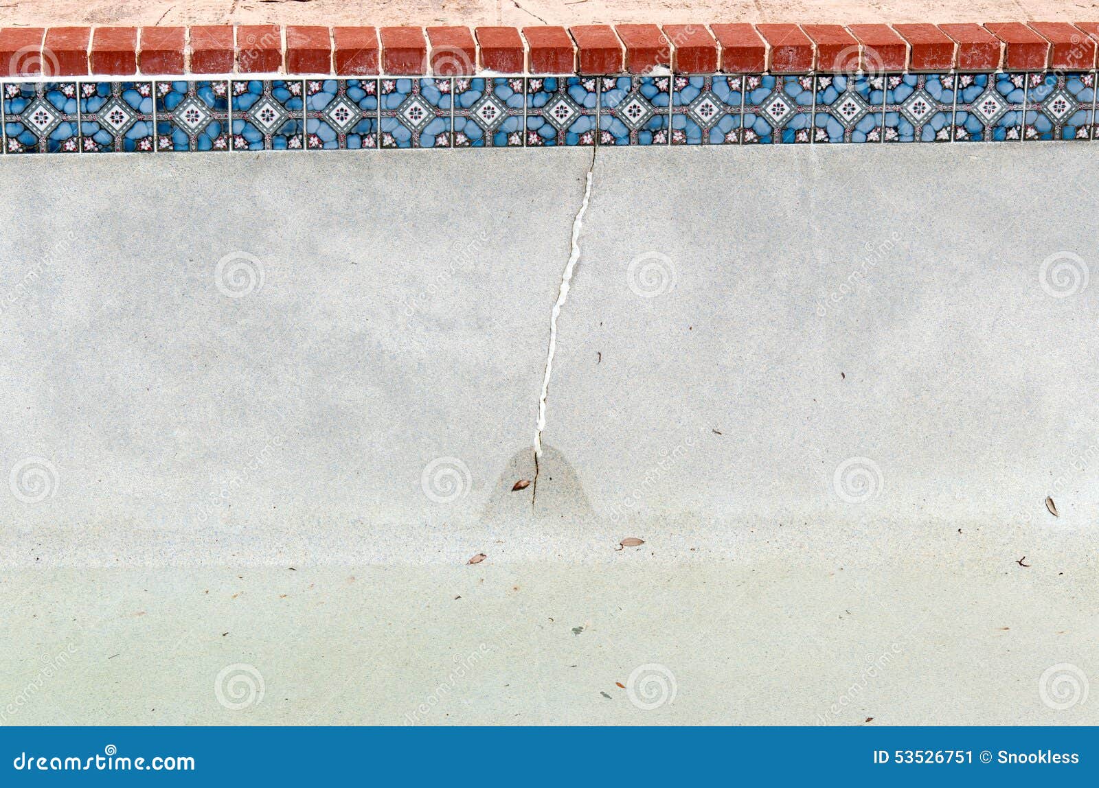 Crack in Pool wall stock image. Image of handyman, mosaic - 53526751