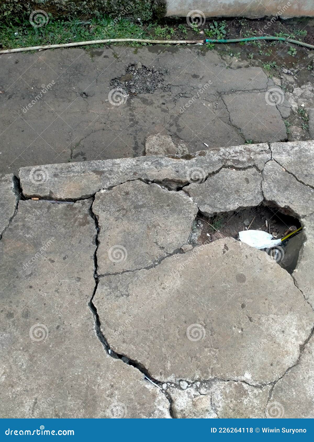 The Cracked Ancient Cement Occurs in the Outdoor Background Stock Photo ...
