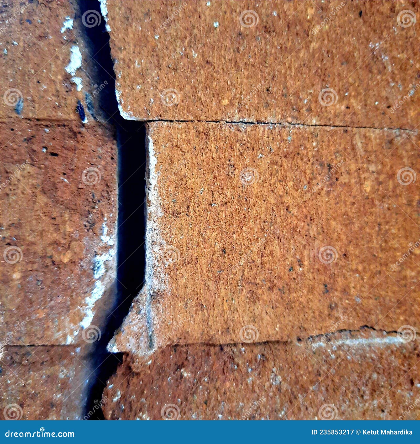 A Cracked Brick Pillar. stock image. Image of pillar - 235853217
