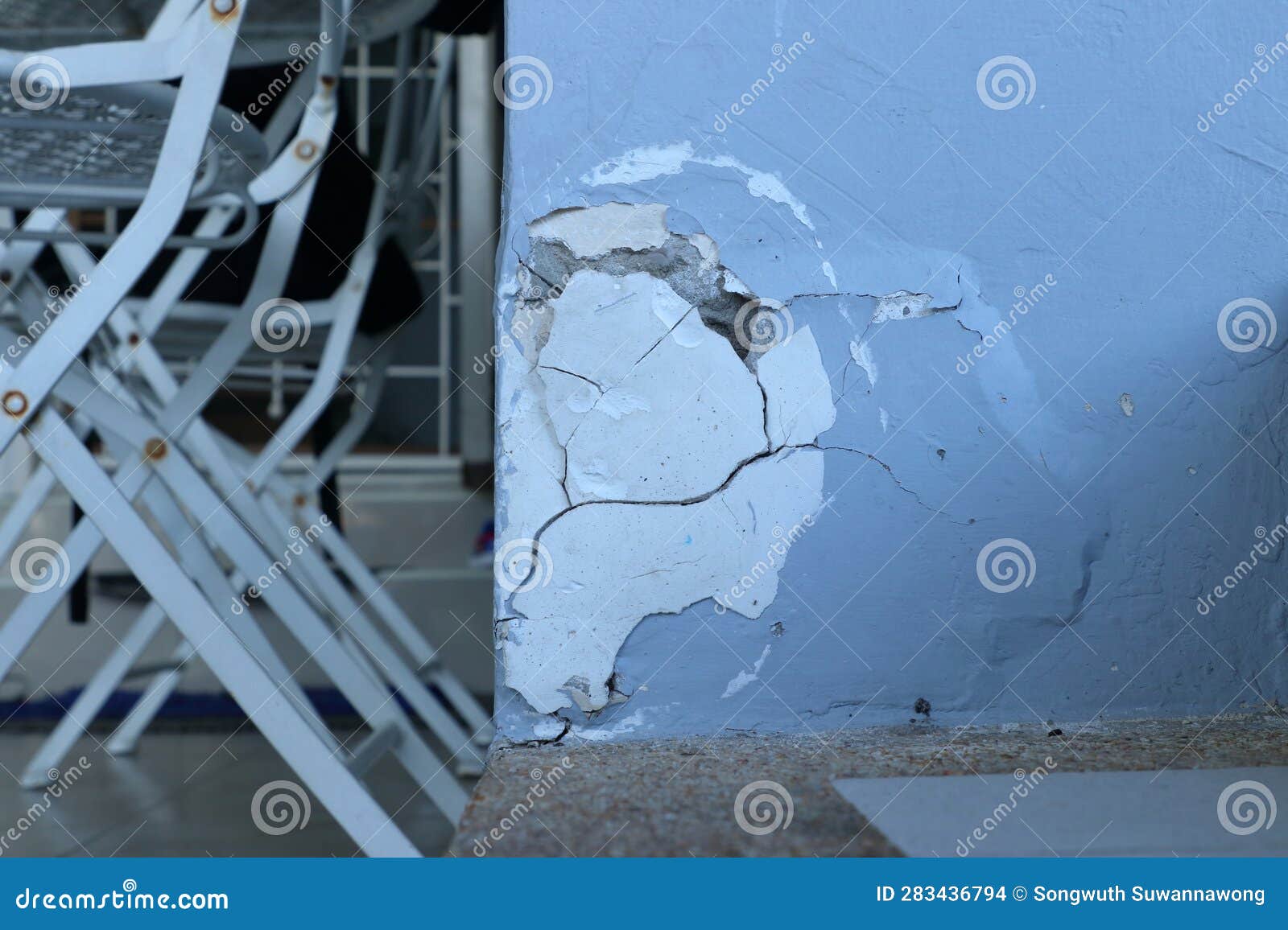 Cracked Concrete Building Broken Wall at the Outside Cement Corner that ...