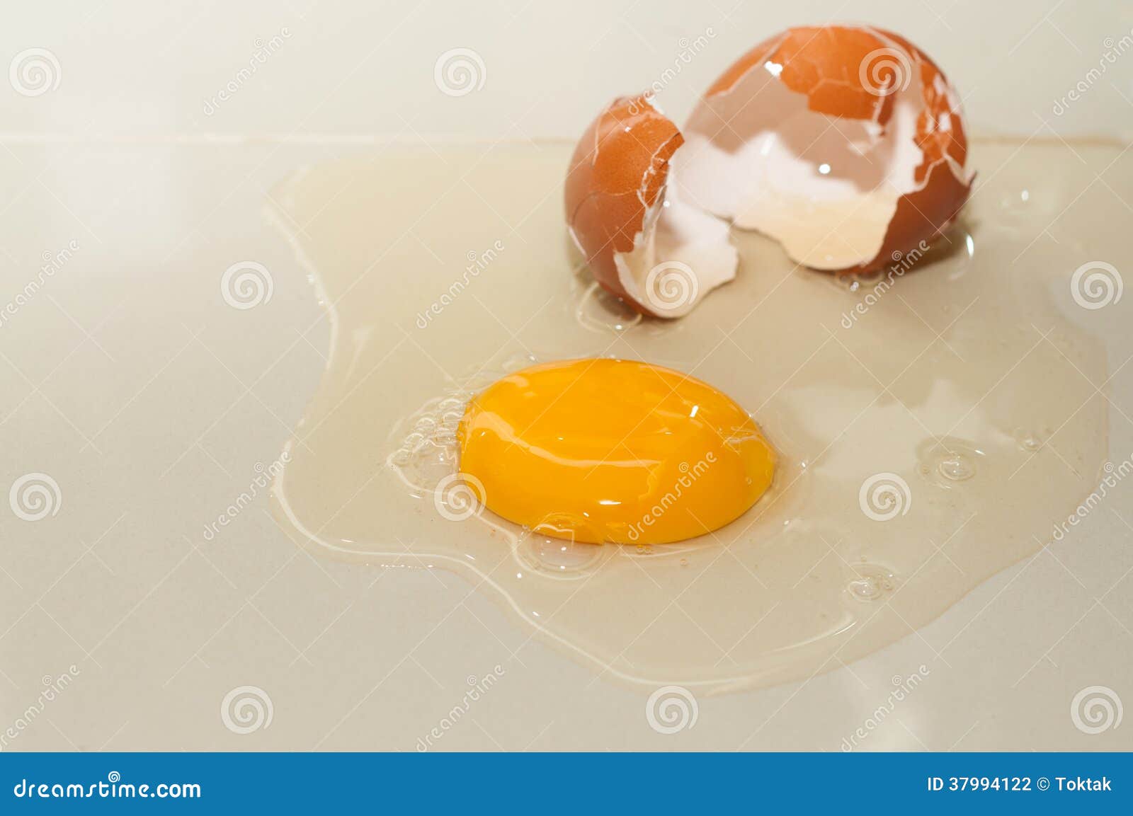 Cracked egg stock photo. Image of food, broken, healthy - 37994122