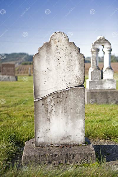 Cracked headstone stock photo. Image of grey, memory, funeral - 7338390