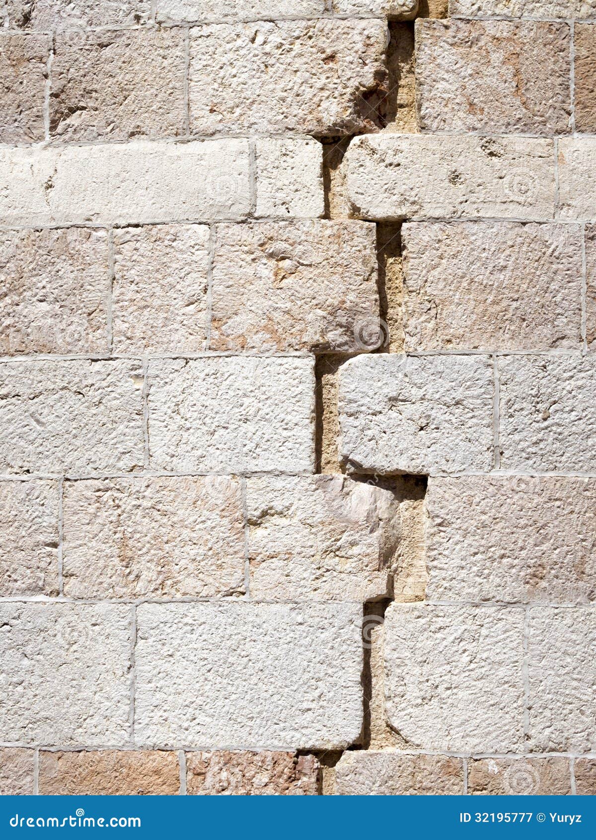 Cracked wall stock image. Image of vertical, ruin, ancient - 32195777