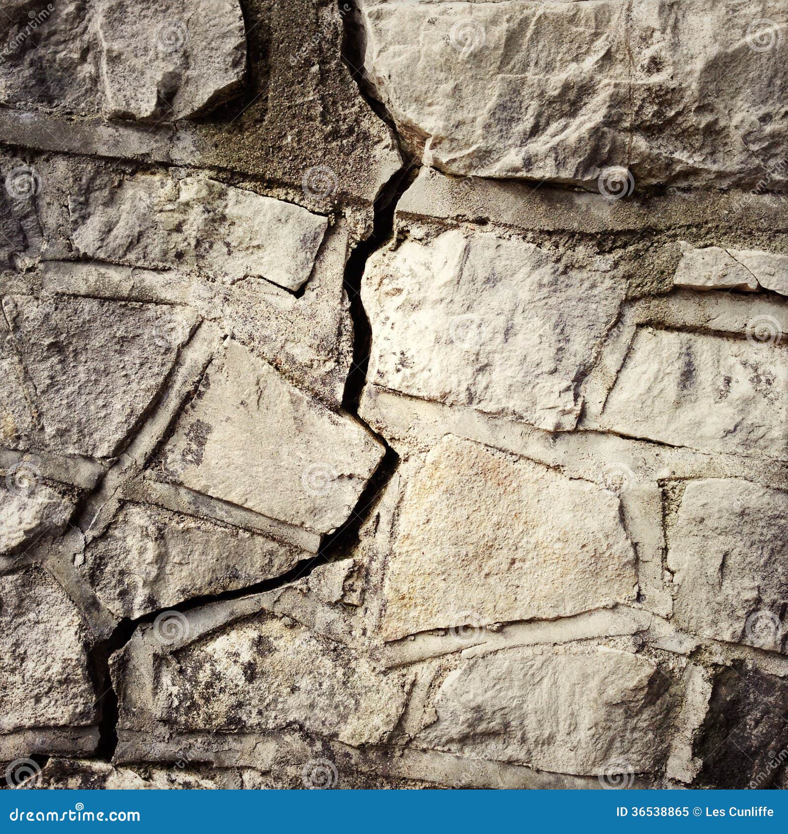 Cracked wall stock image. Image of construction, mortar - 36538865