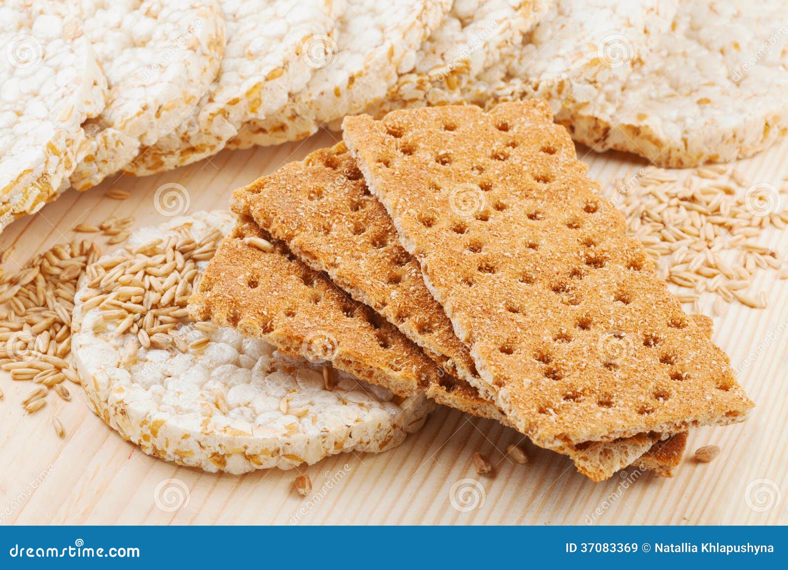 Cracker Del Pane Croccante Del Grano Immagine Stock - Immagine di ...