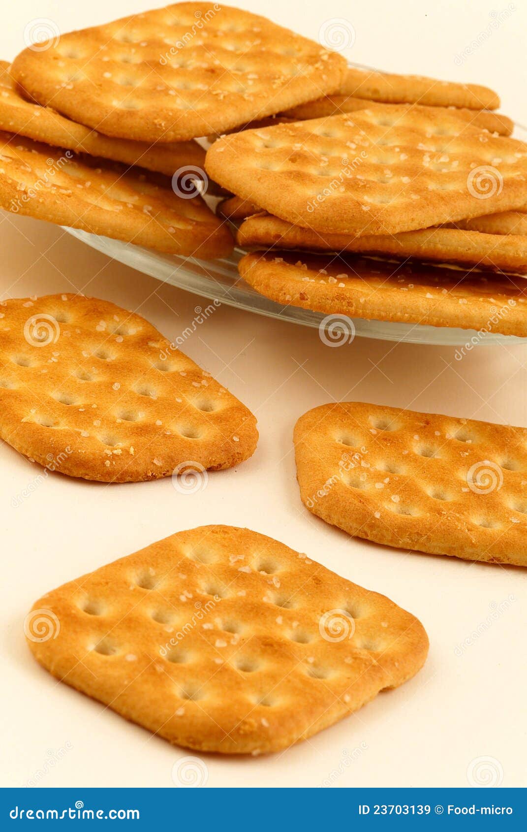 Cracker di Tuc immagine stock. Immagine di sale, morso - 23703139
