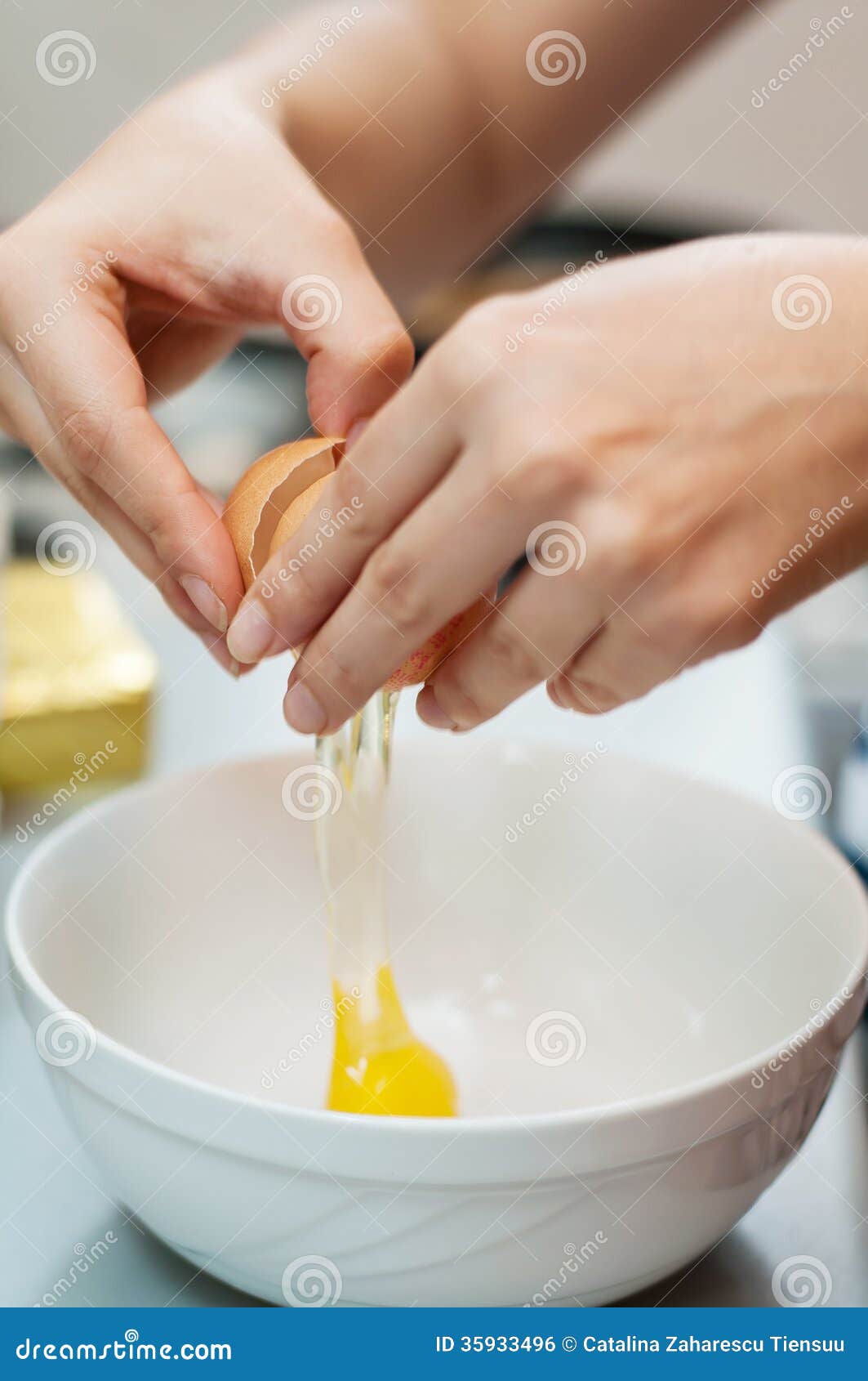Cracking egg stock photo. Image of omelette, ingredient - 35933496