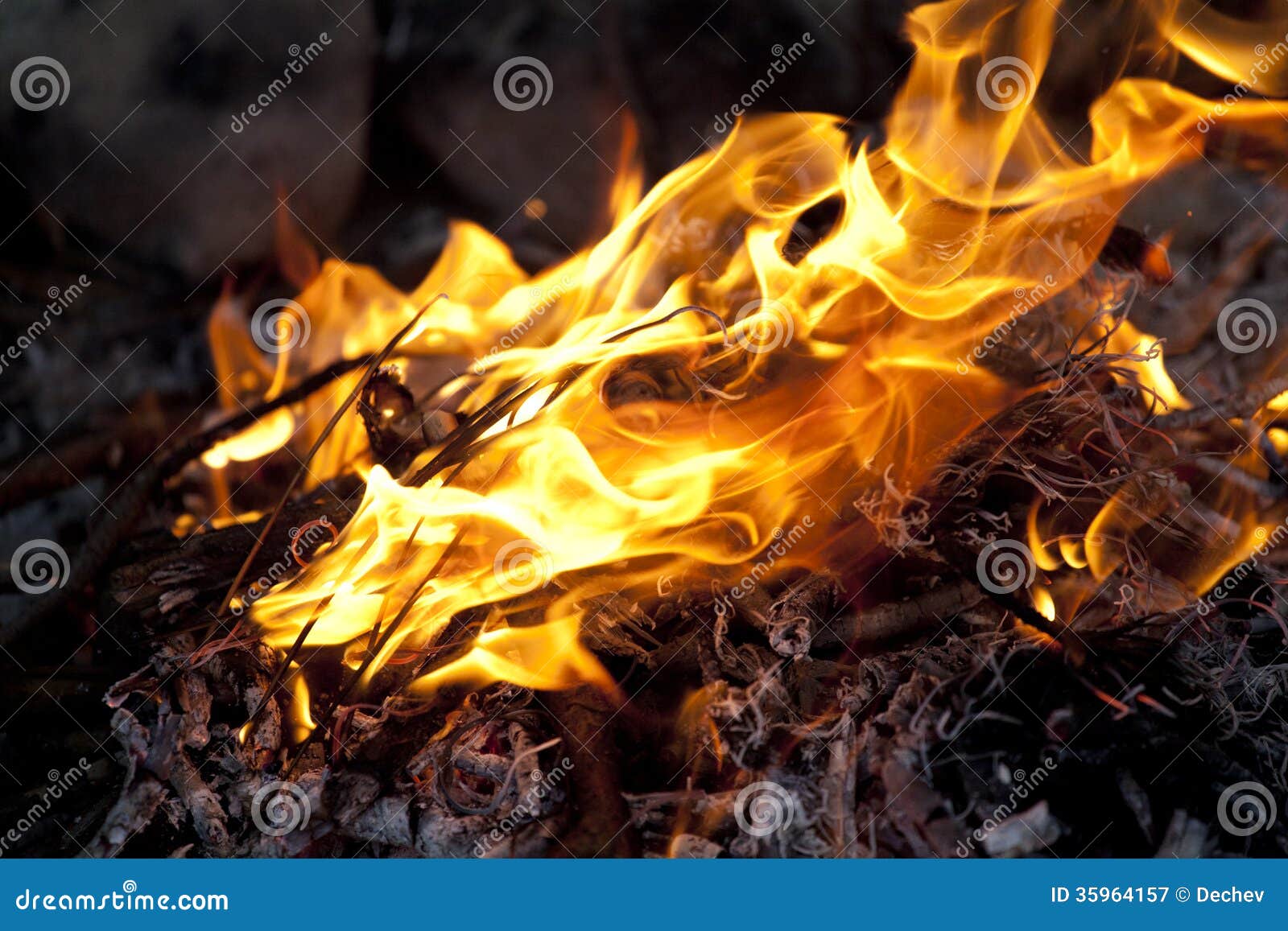 Crackling fire stock image. Image of dark, blazing, comfort - 35964157
