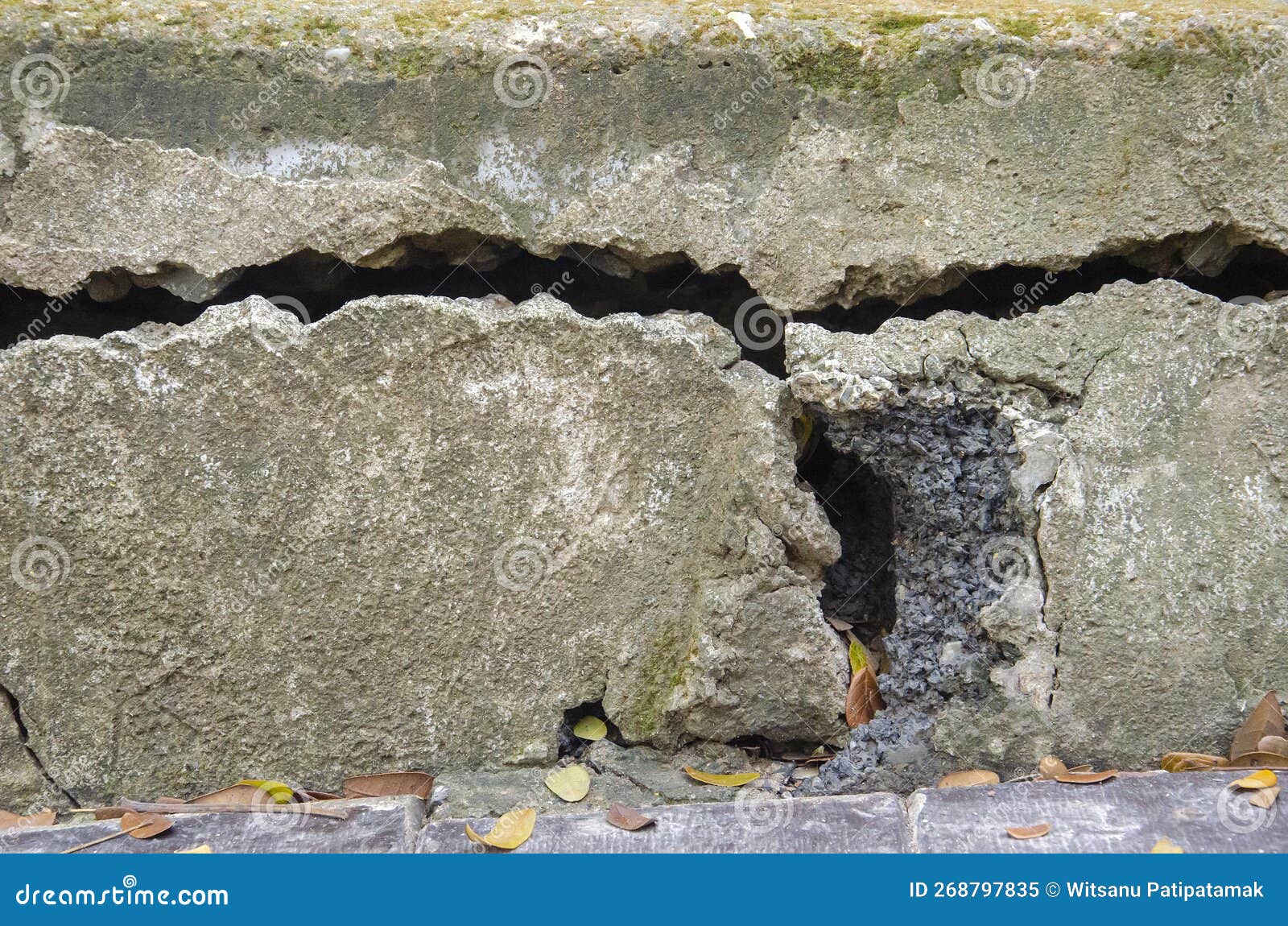 Cracks in Cement Wall Earthquake Damage Stock Image - Image of crack ...