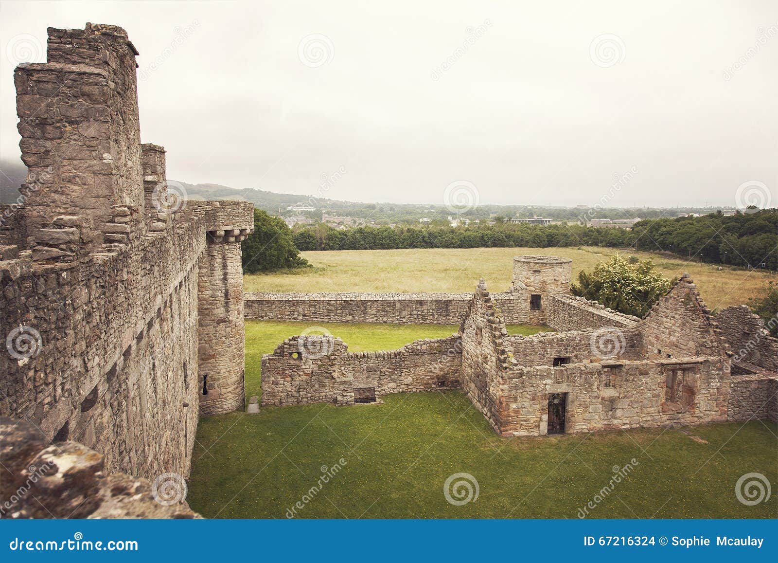 Craigmillar Castle Buildings Stock Photo - Image of castle, landscape ...