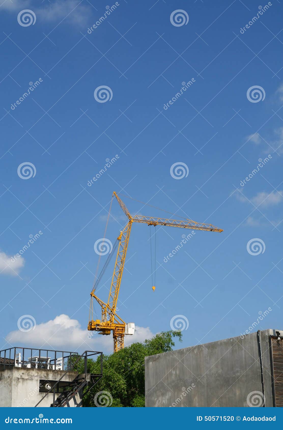 Crain Construction Building in Blue Sky. Stock Photo - Image of build ...