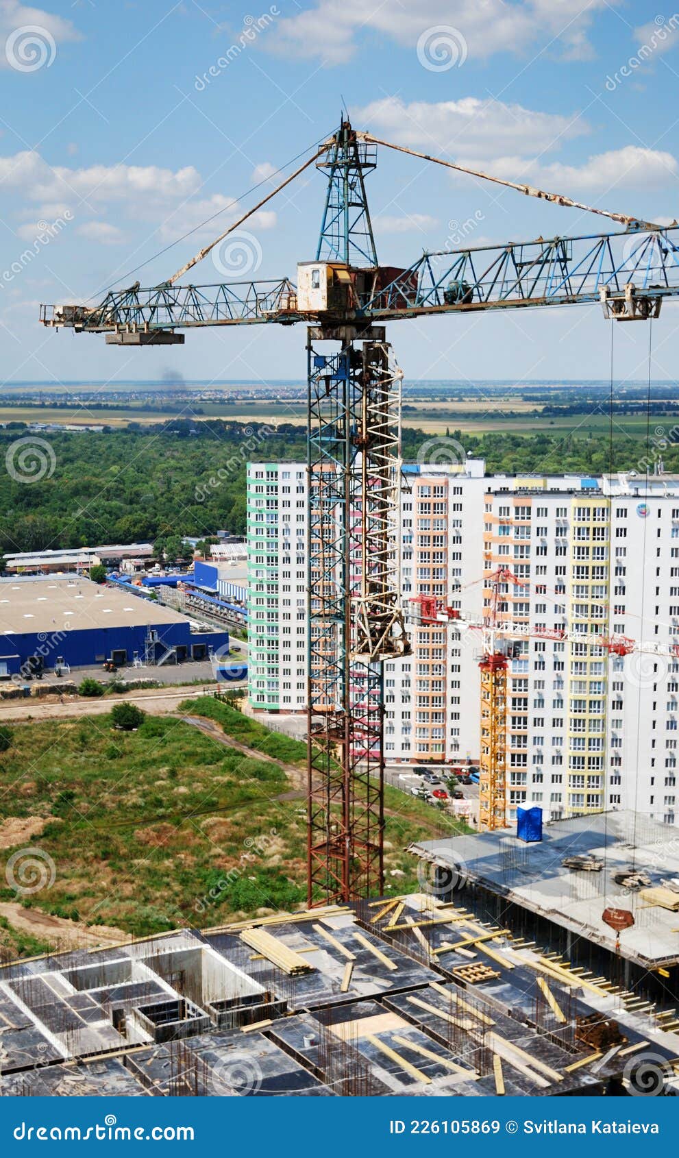 Crane On Building Stock Photography | CartoonDealer.com #22984958