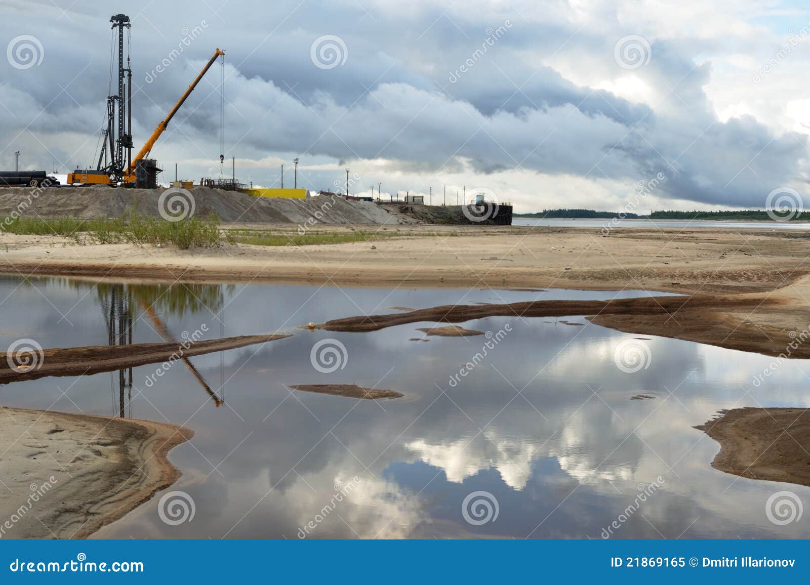 Crane and drilling machine stock image. Image of building - 21869165
