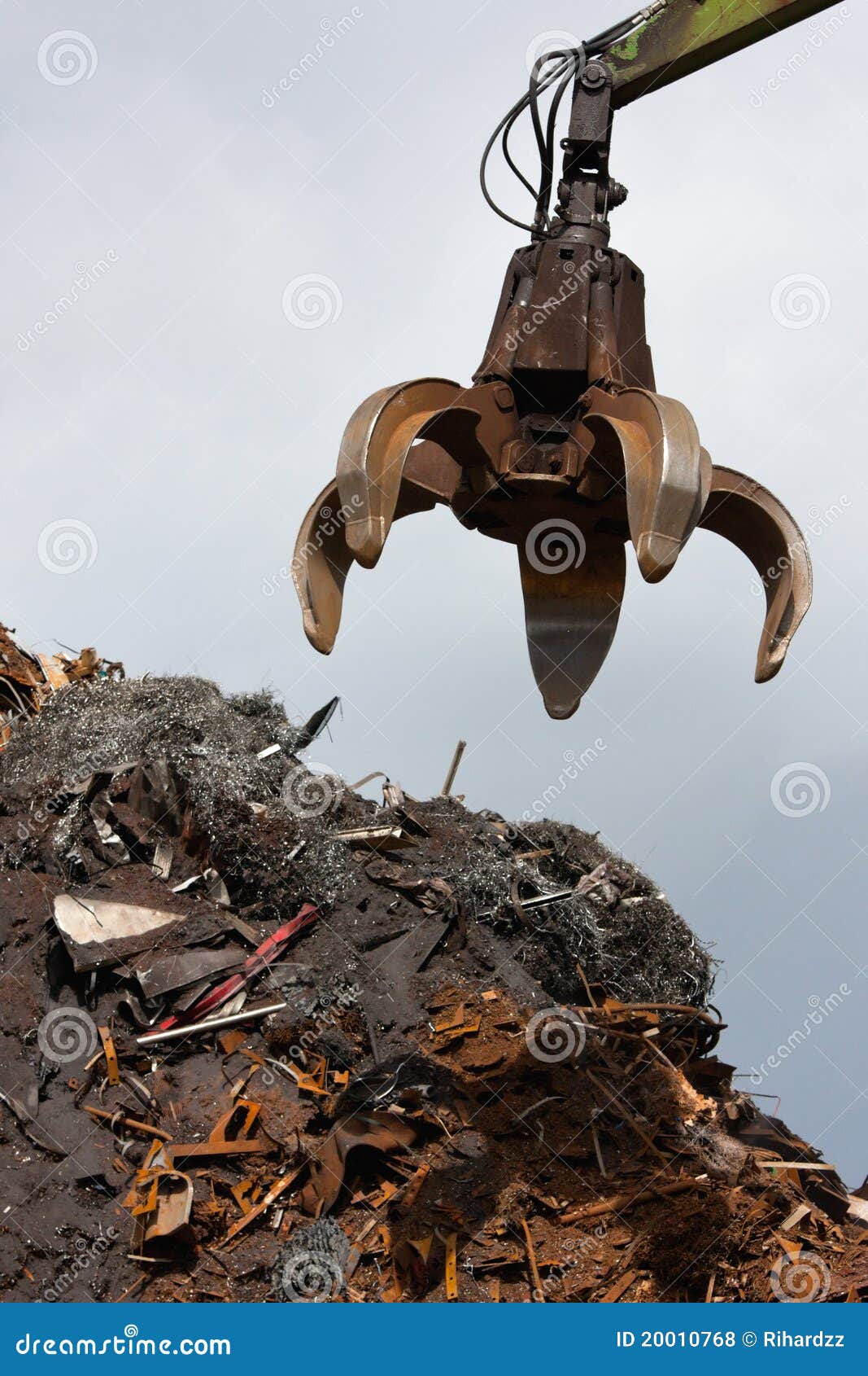 Crane Grabber Loading Metal Scrap Stock Photo - Image of crane, dock ...
