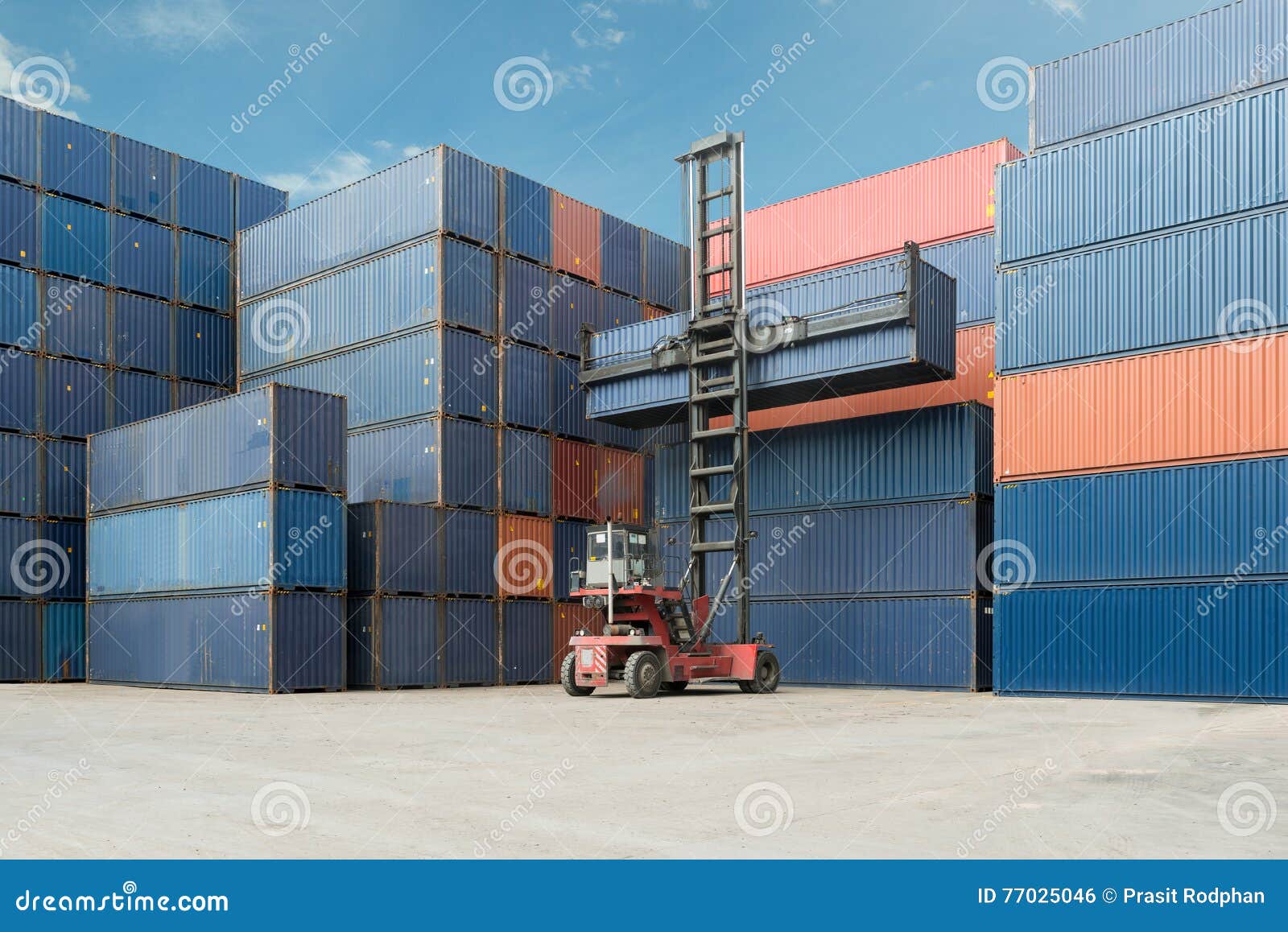 8,870 Cargo Container Lift Stock Photos - Free & Royalty-Free Stock ...