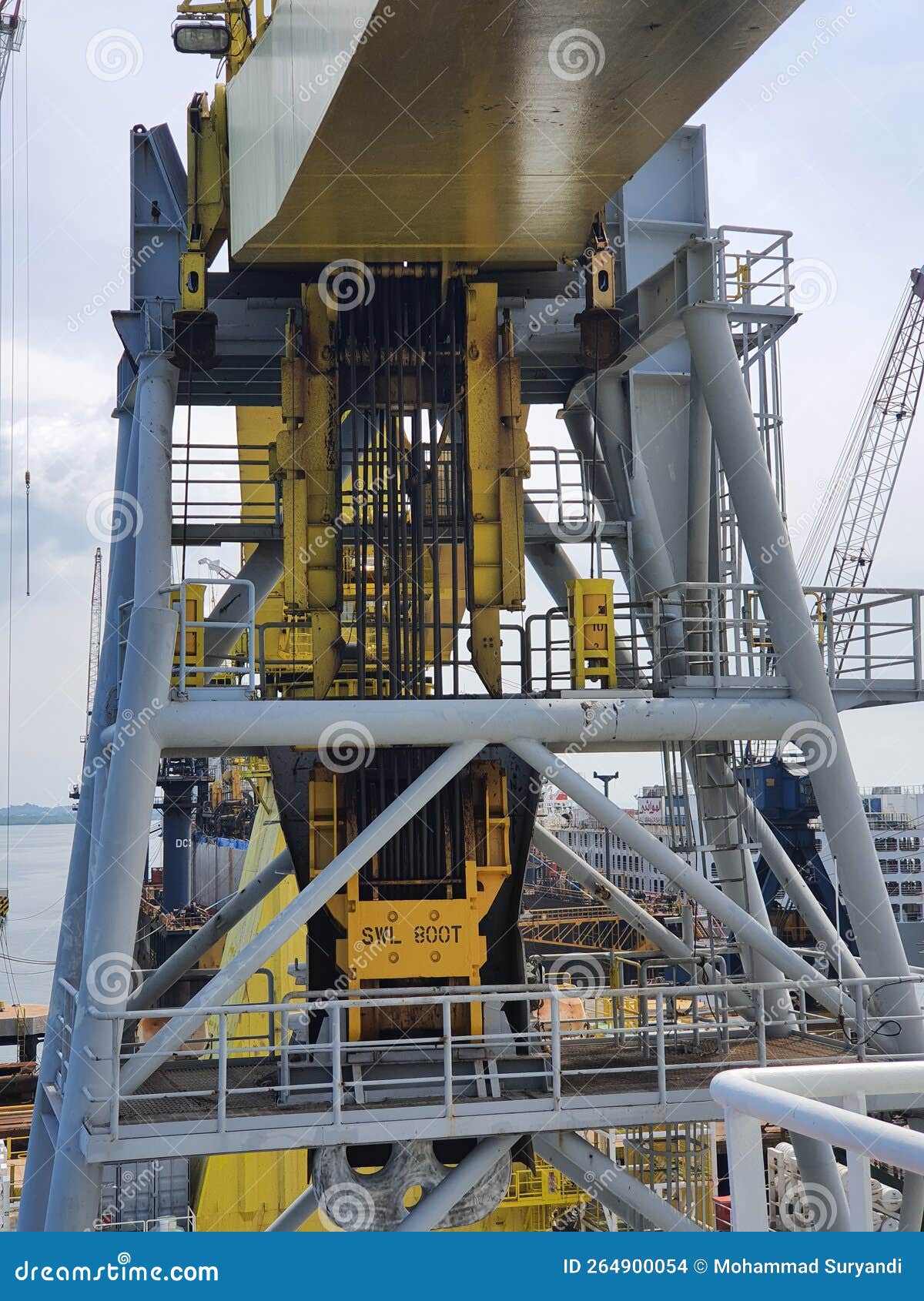 Crane with 800T Safe Working Load on a Vessel Stock Photo - Image of ...