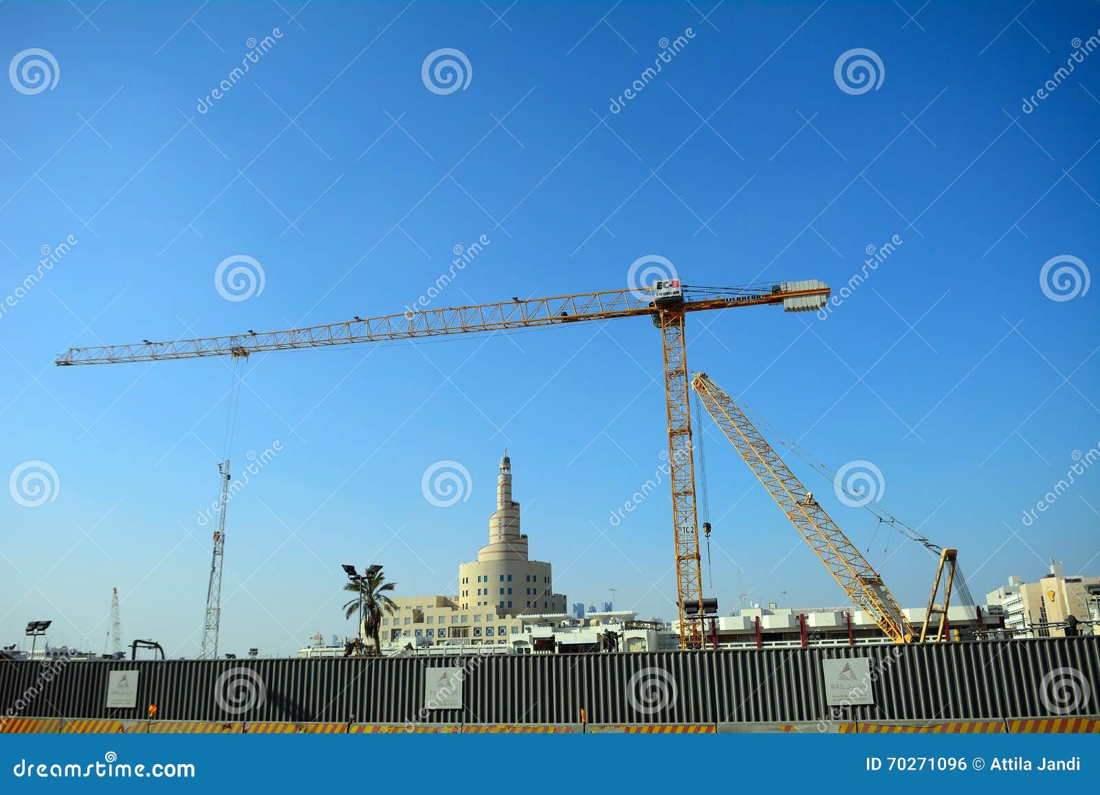 Cranes, Doha, Qatar editorial photo. Image of office - 70271096