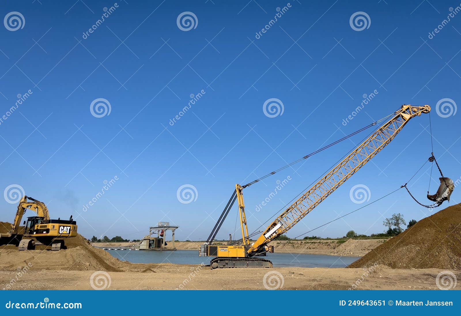 Heavy digging machinery editorial photo. Image of digging - 249643651