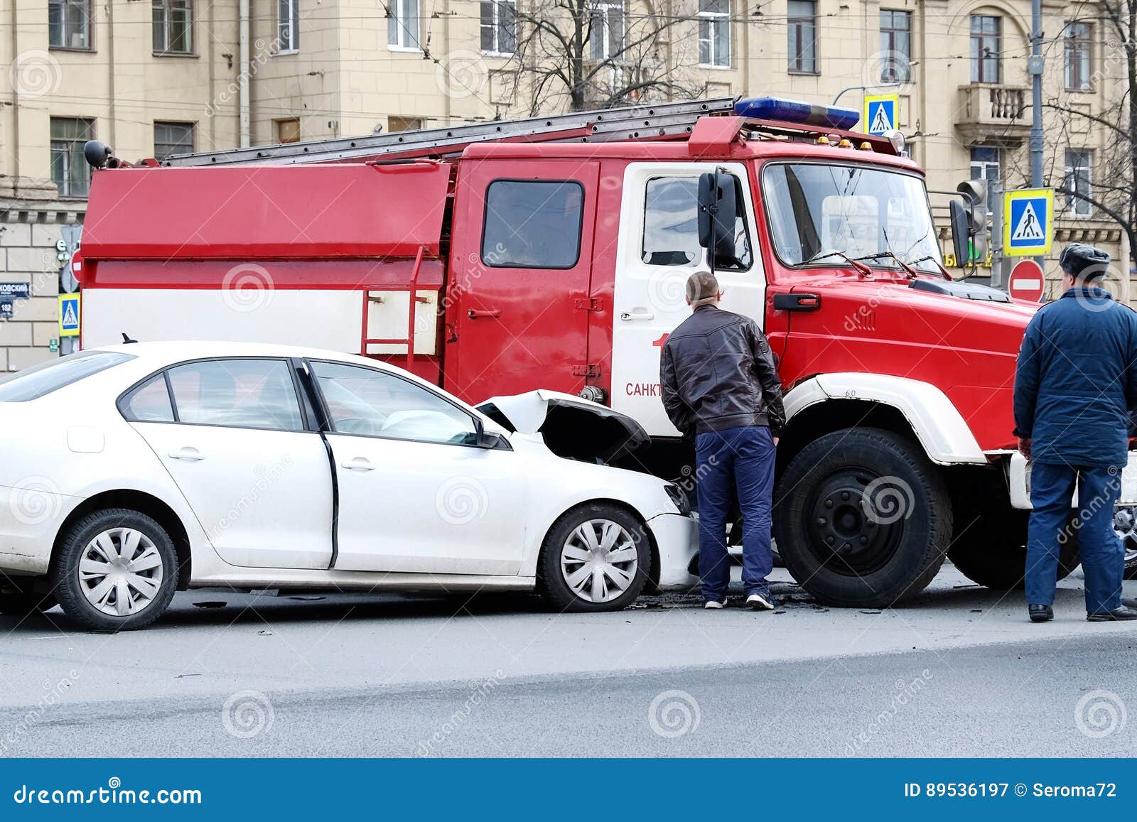 Crash with fire truck editorial photography. Image of crash - 89536197