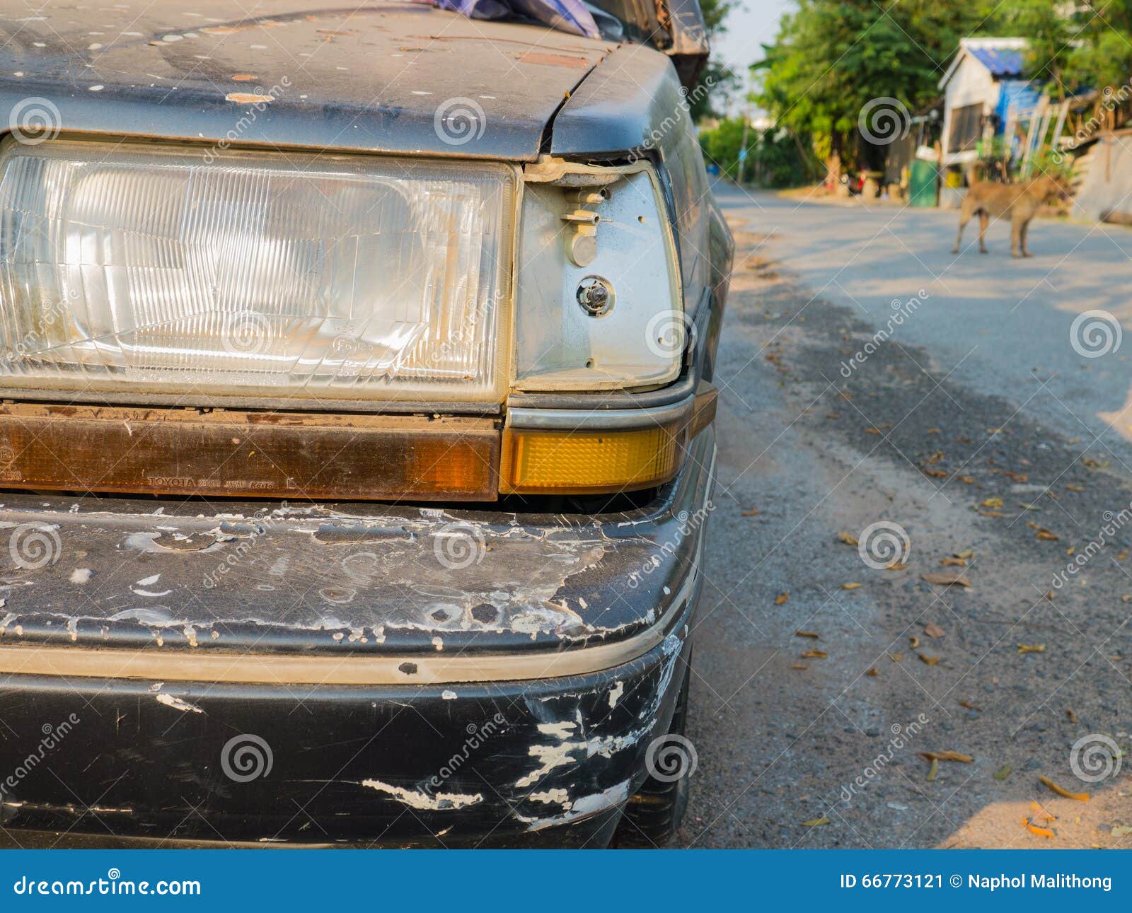 Crashed old car stock image. Image of rusty, retro, paint - 66773121