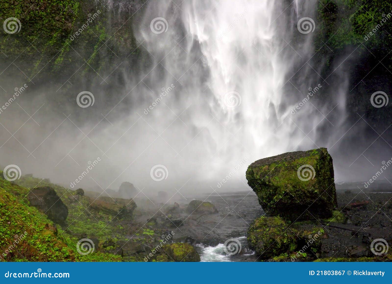 Crashing Water stock image. Image of waterfall, crashing - 21803867