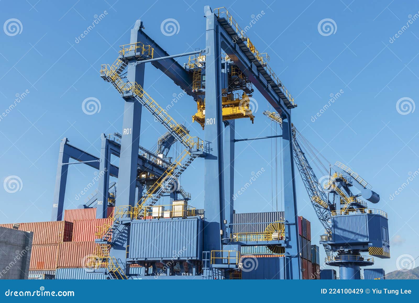 Crate in cargo port stock image. Image of shipping, engineering - 224100429