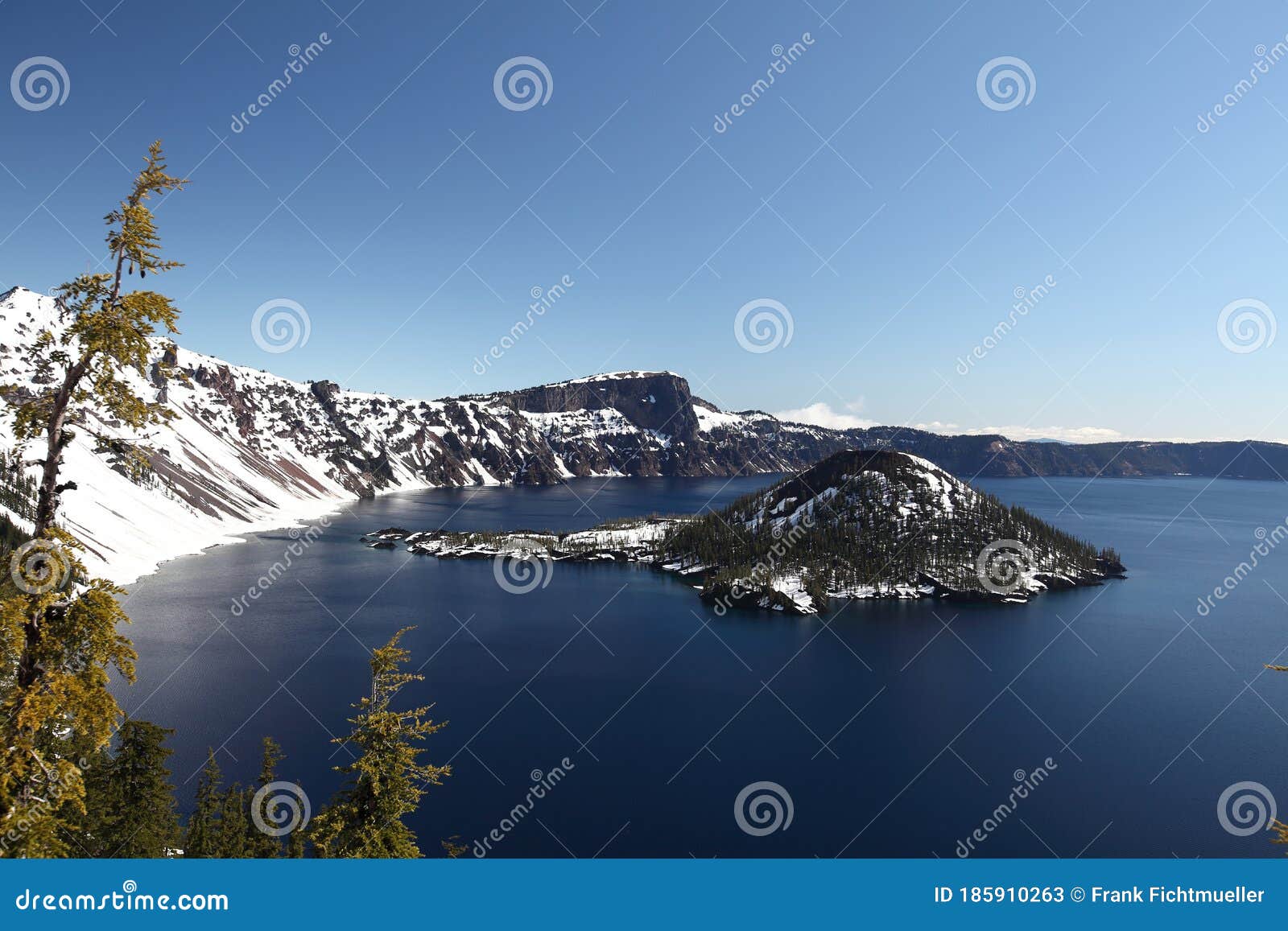 Crater Lake Volcano Oregon stock image. Image of shadow - 185910263