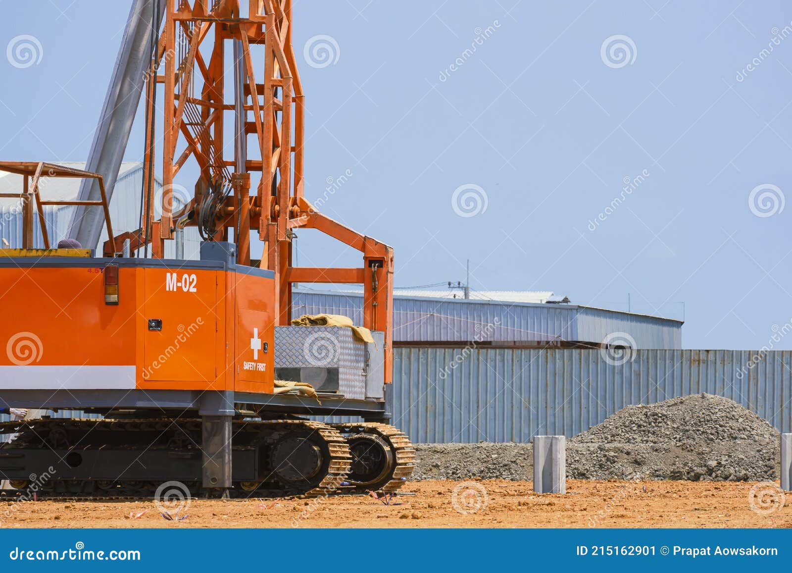 Pile Driver Machine Lifting Concrete Piling for Install Industrial ...