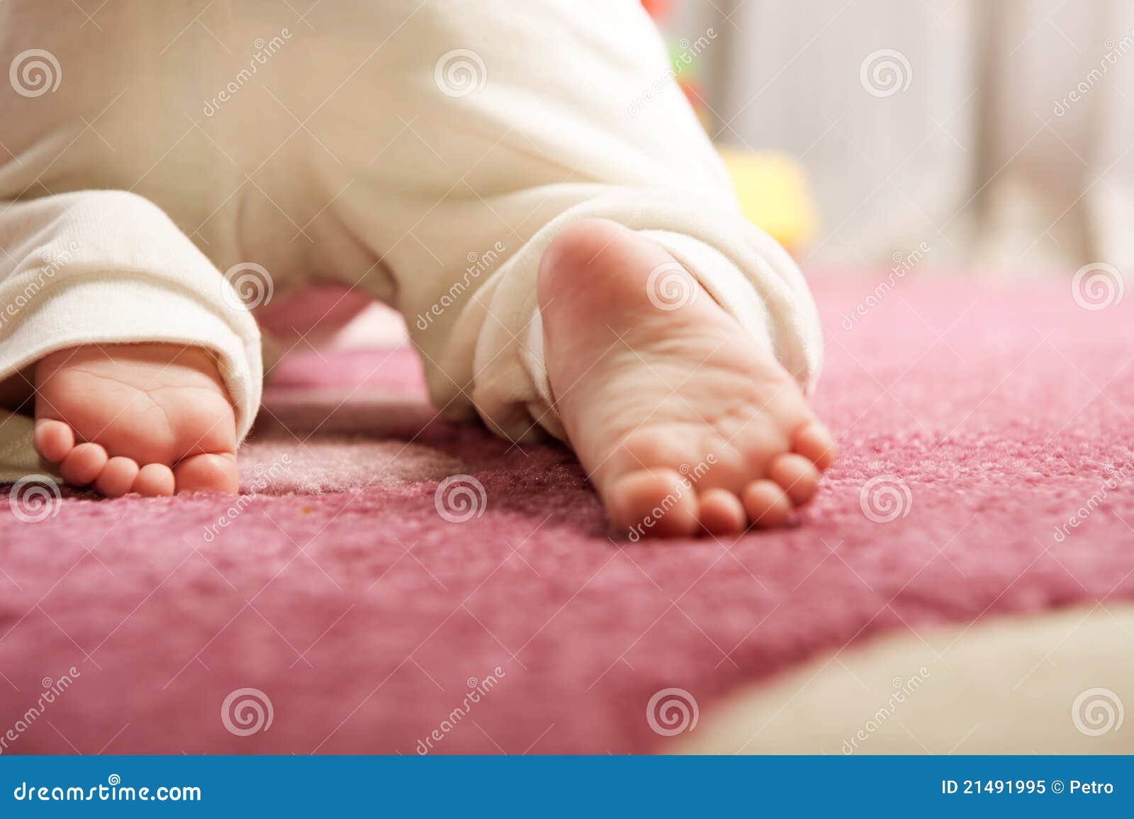 Crawling stock image. Image of crop, infant, crawl, crawling - 21491995