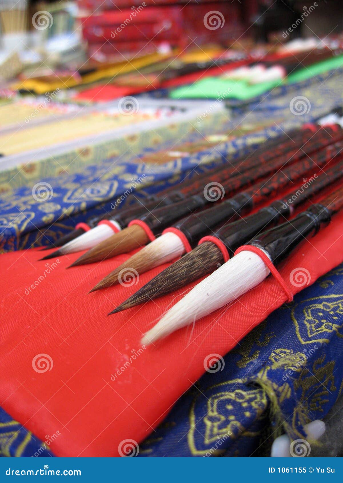 Crayon lecteur de balai image stock. Image du chinois - 1061155