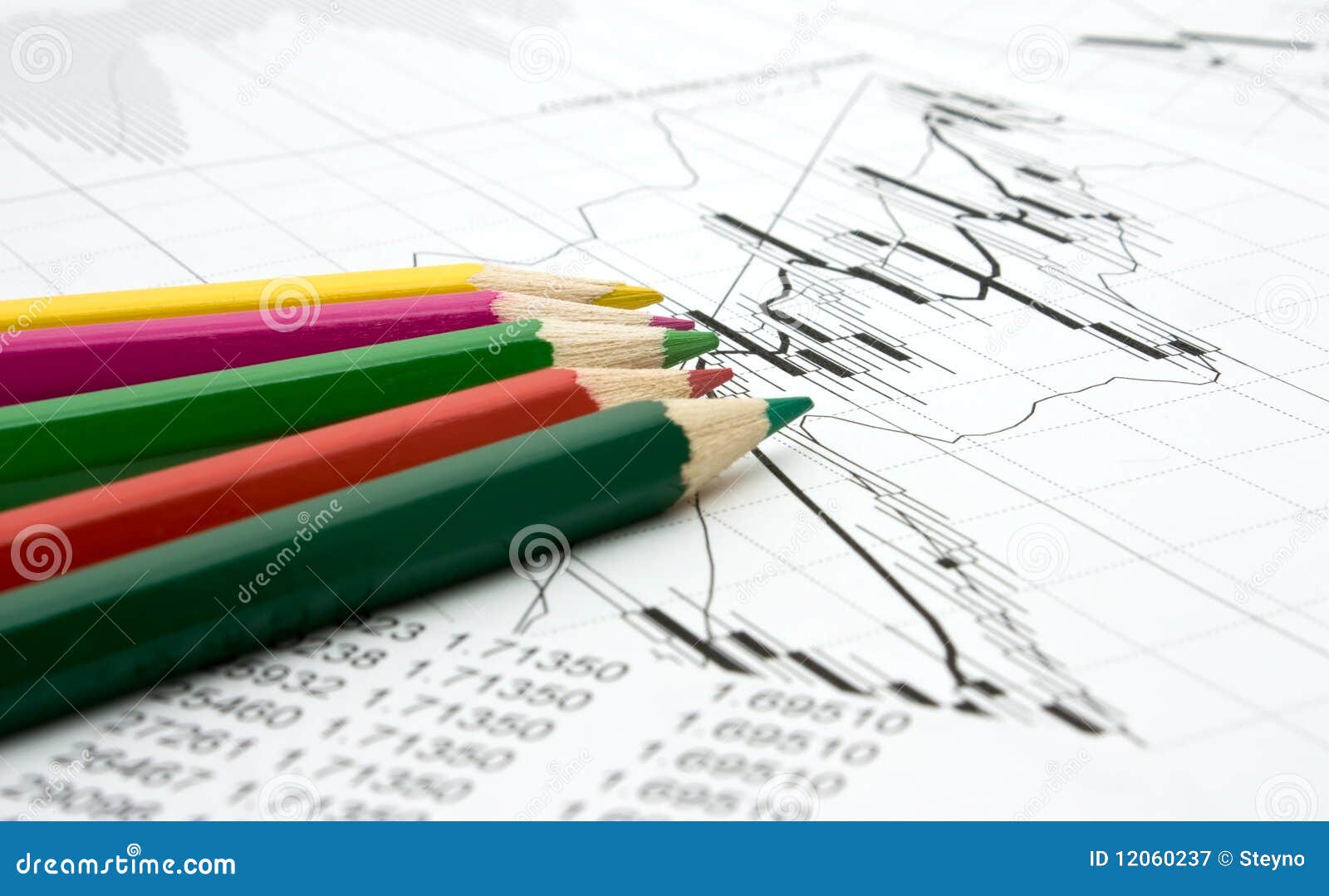 Crayons Et Diagramme De Couleur Image stock - Image du bénéfice ...