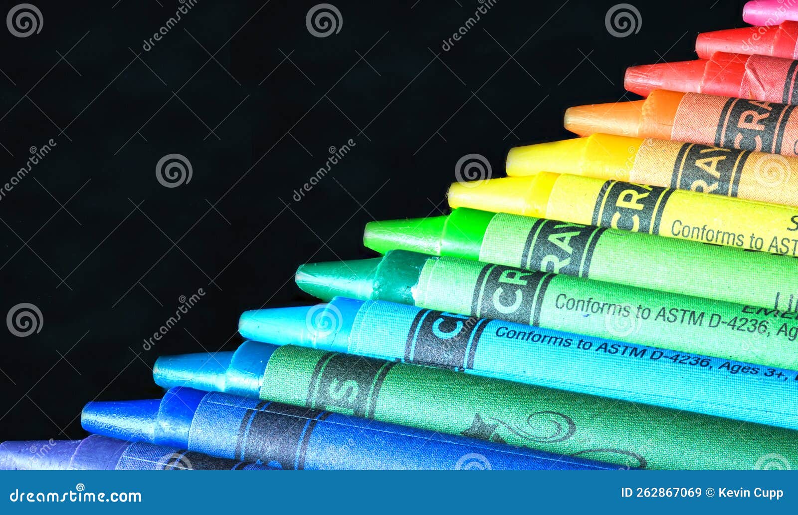 Crayons in Rainbow Order on Dark Background. Editorial Stock Image ...