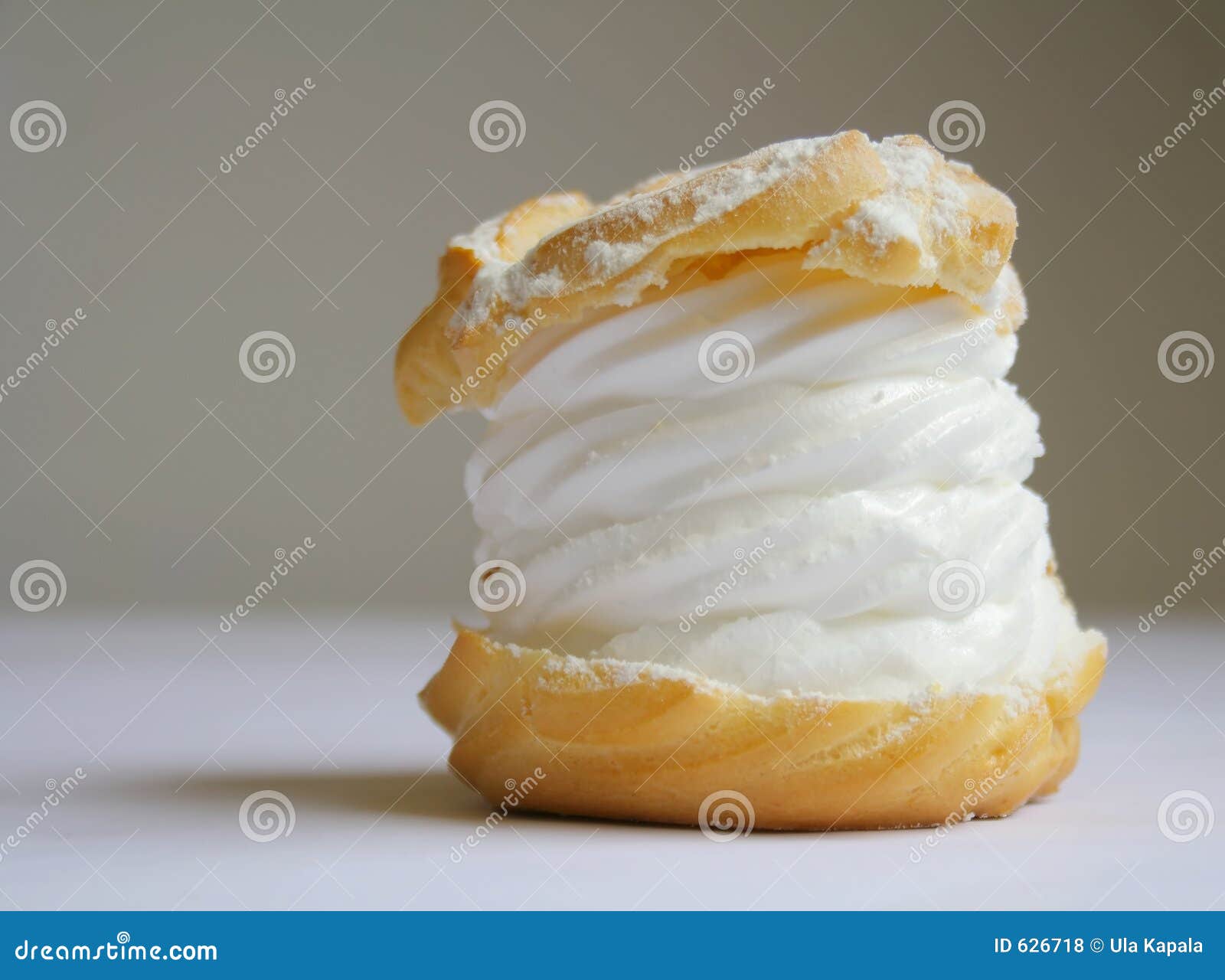 Cream Puff Rings Decorated With Fresh Red Currant Stock Photography ...