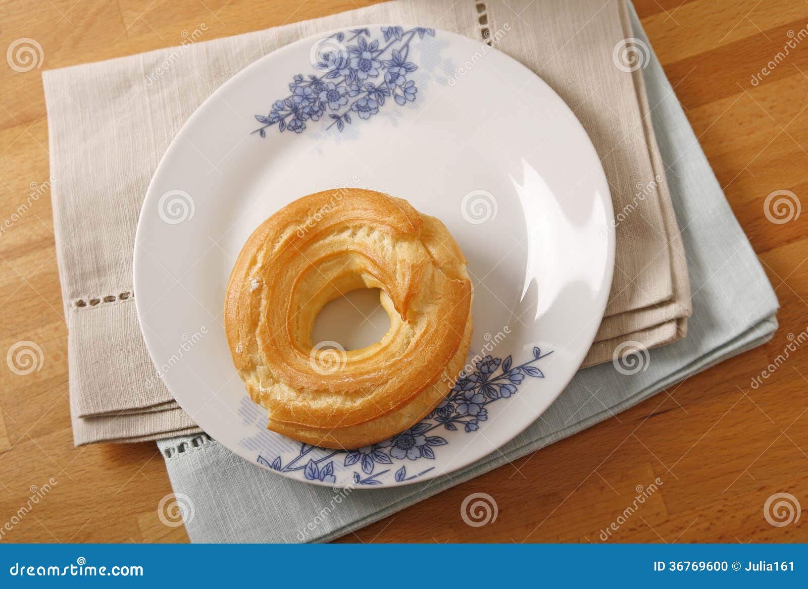 Cream ring dessert stock photo. Image of dessert, profiteroles - 36769600