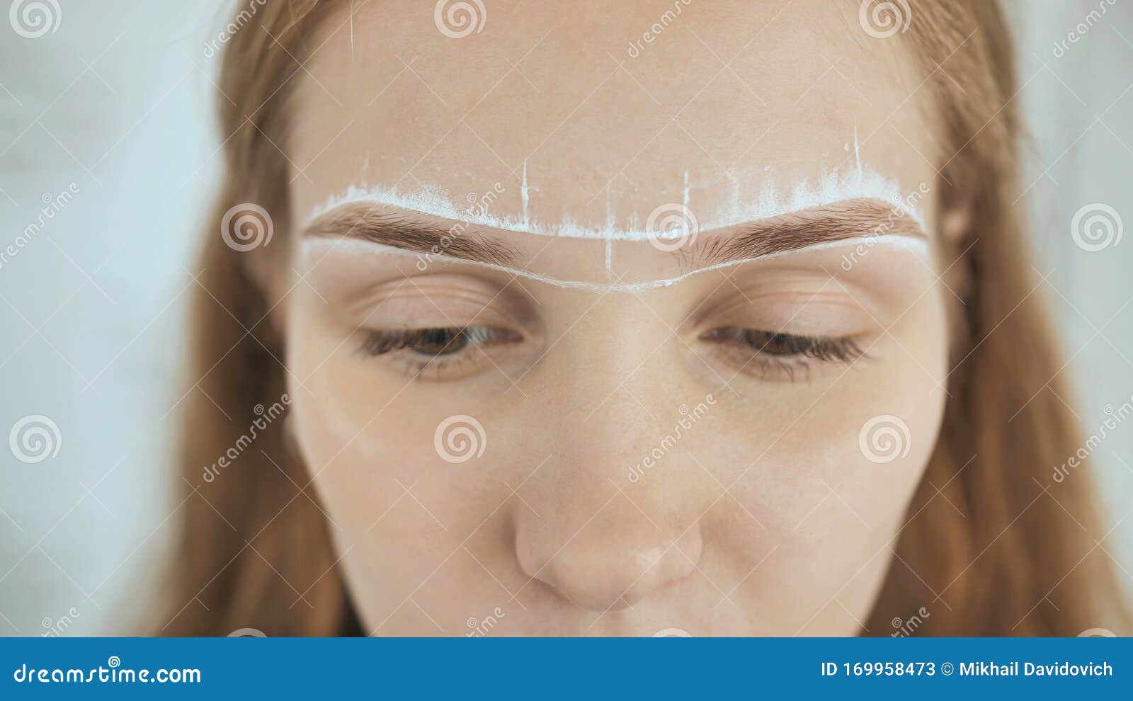 Create Permanent Eyebrow Makeup. Marking the Shape of the Eyebrows ...