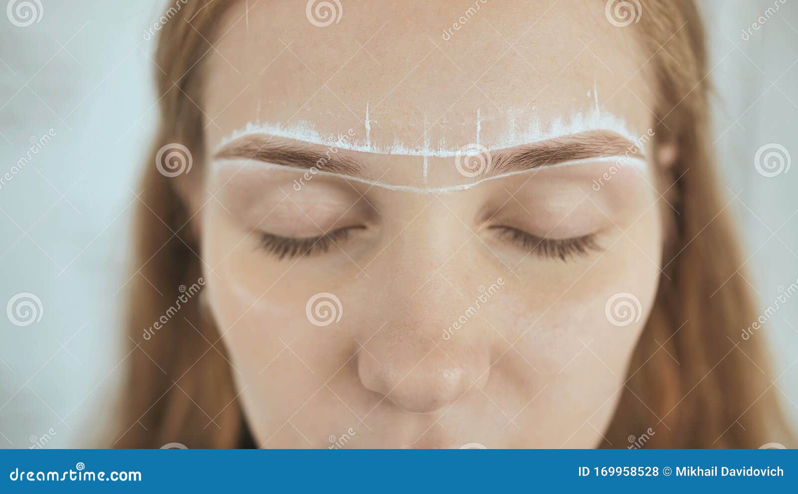 Create Permanent Eyebrow Makeup. Marking the Shape of the Eyebrows ...